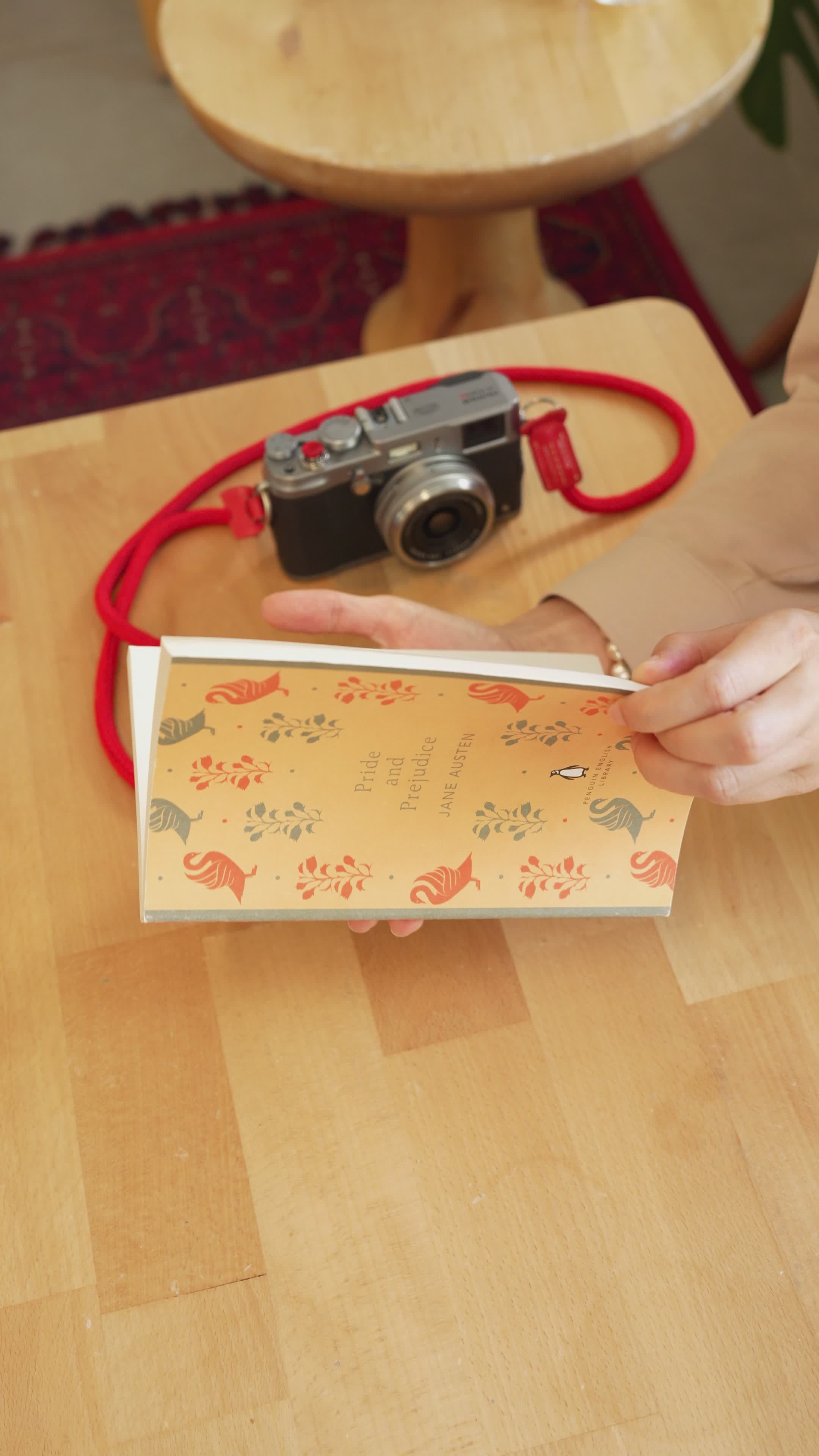 Flip Through Book Videos, Download The BEST Free 4k Stock Video Footage ...