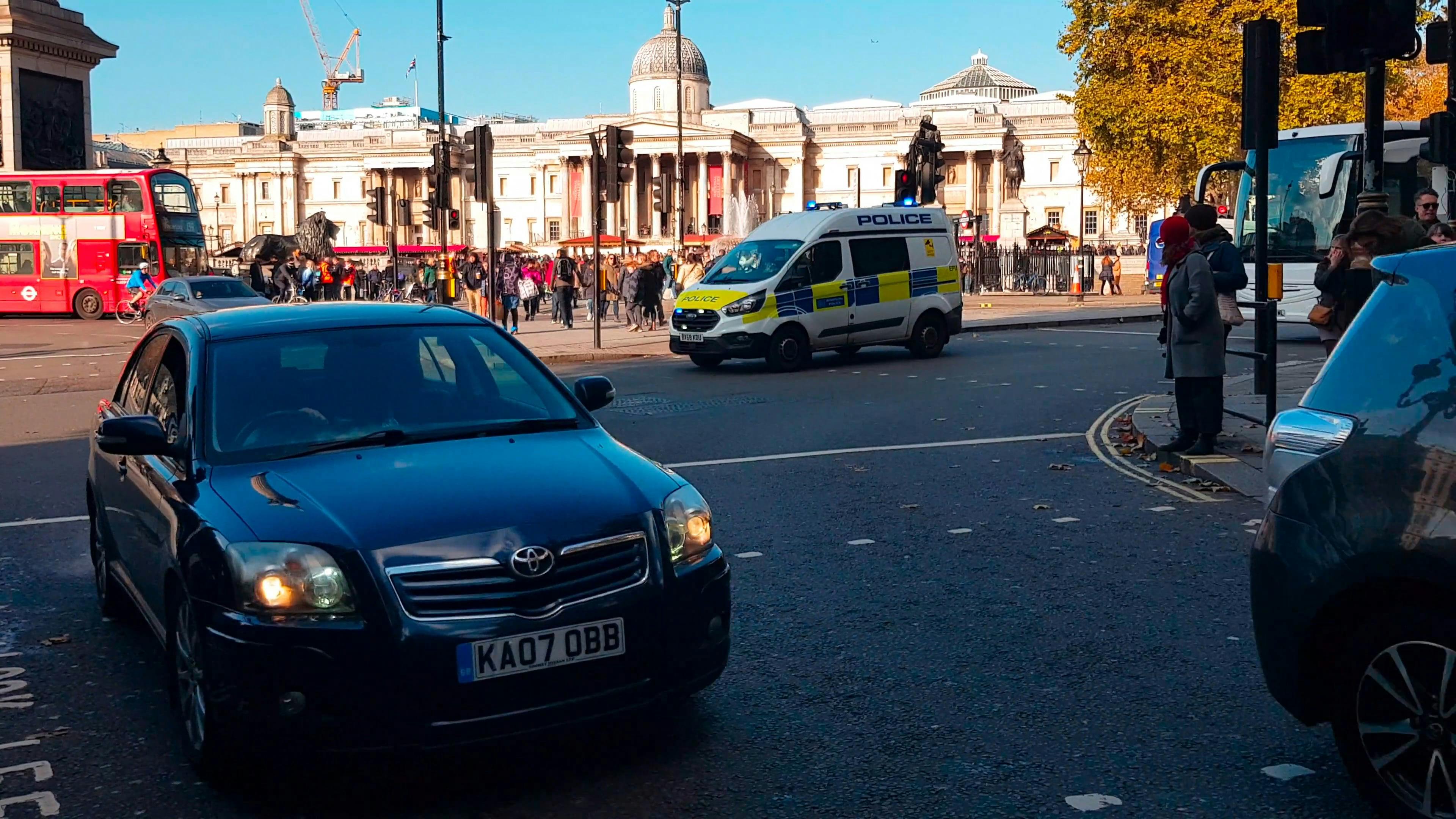 A Busy Intersection Of Streets In Central London At Daytime · Free ...
