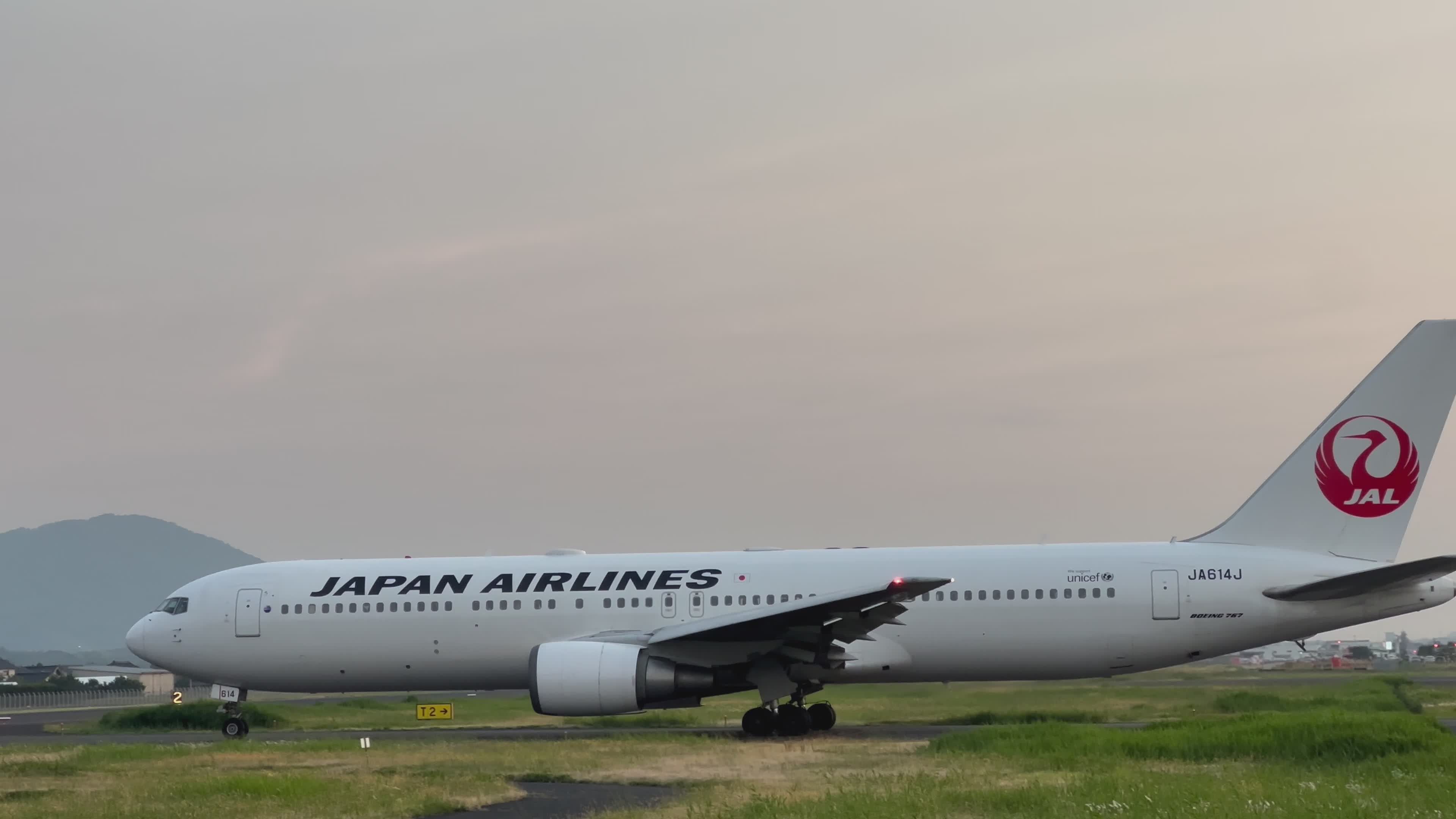 Aeroplane Landing Videos, Download The BEST Free 4k Stock Video Footage ...