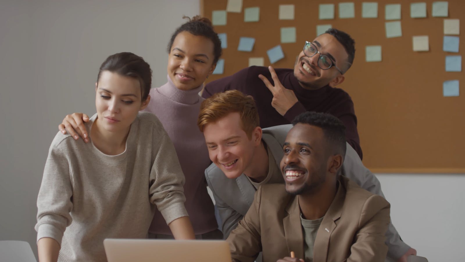 Smiling Videos, Download The BEST Free 4k Stock Video Footage & Smiling ...