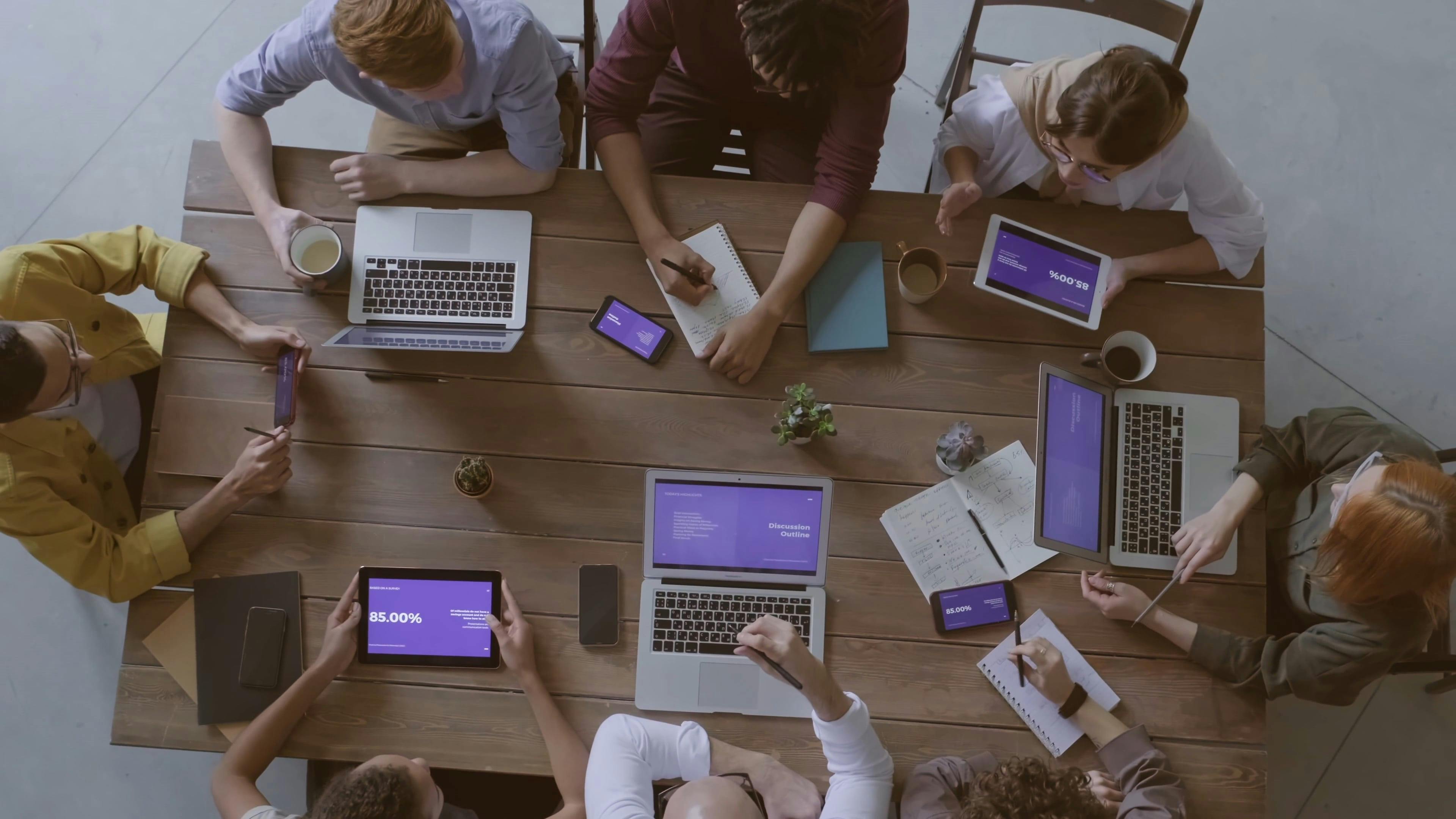 Persone In Una Riunione · Video gratuito