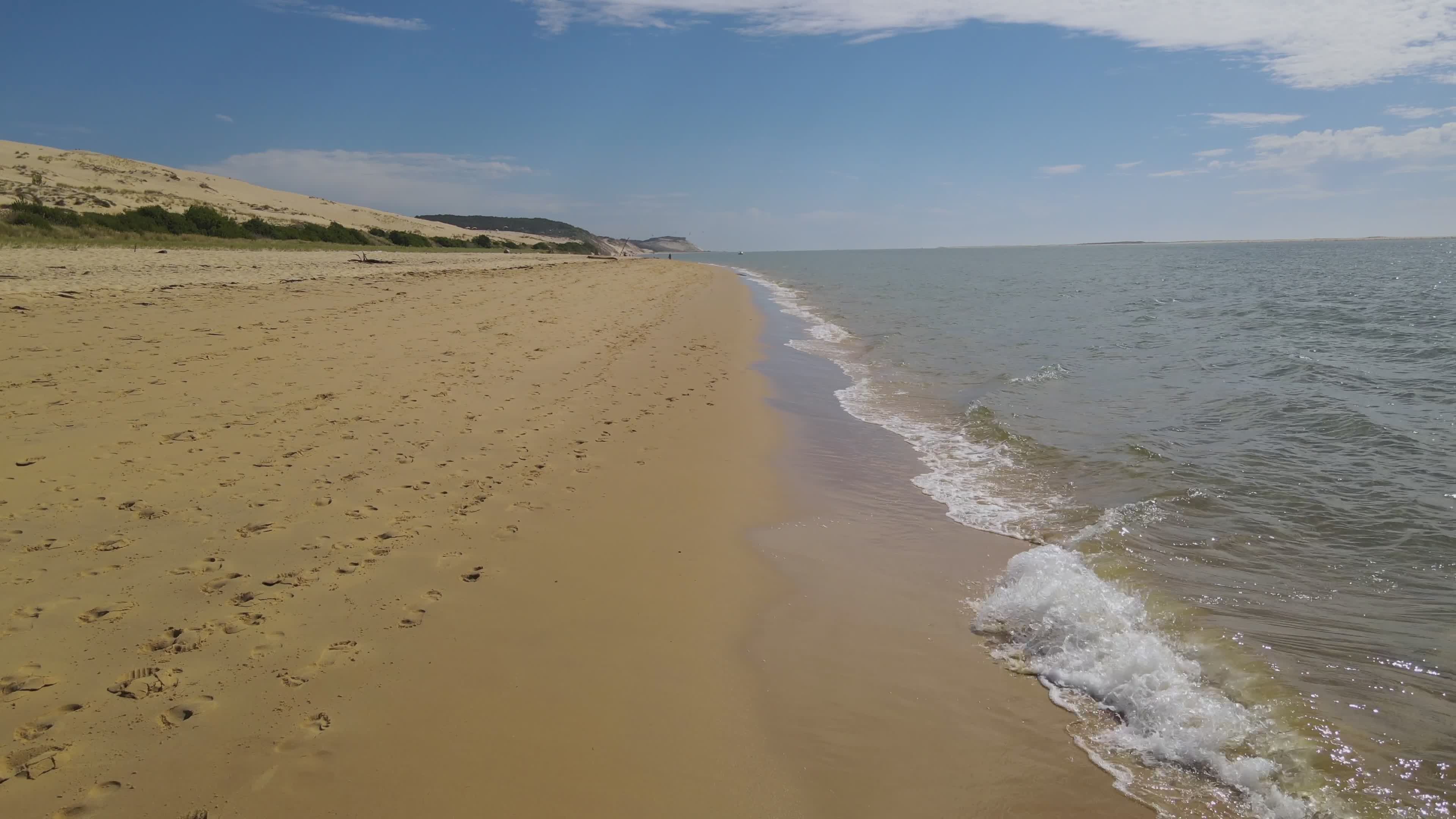 Vista Aérea Panorámica De La Playa Francesa En Verano · Vídeo de stock ...