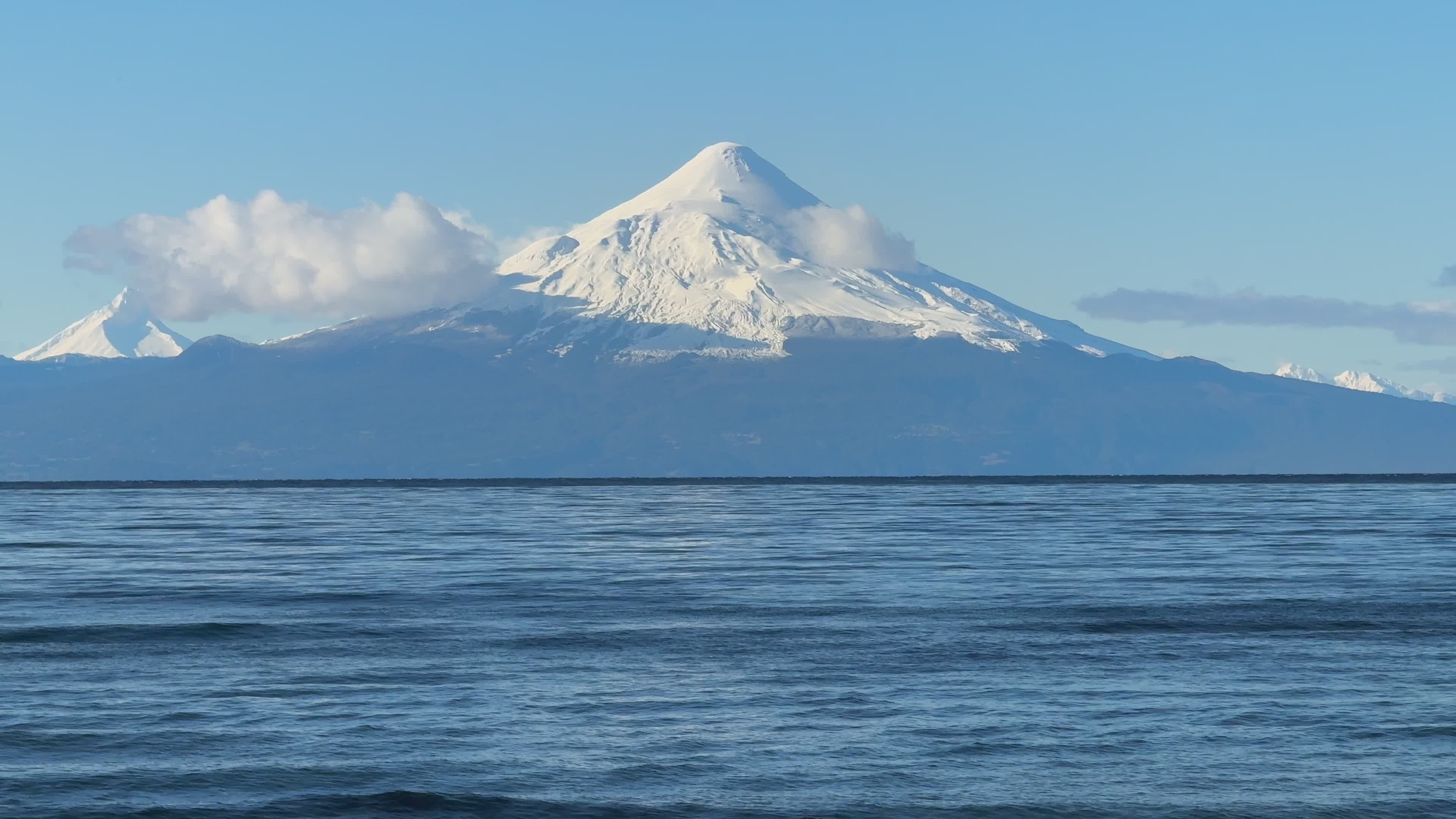 Vista Espectacular Del Volcán Osorno En Chile · Vídeo de stock gratuito