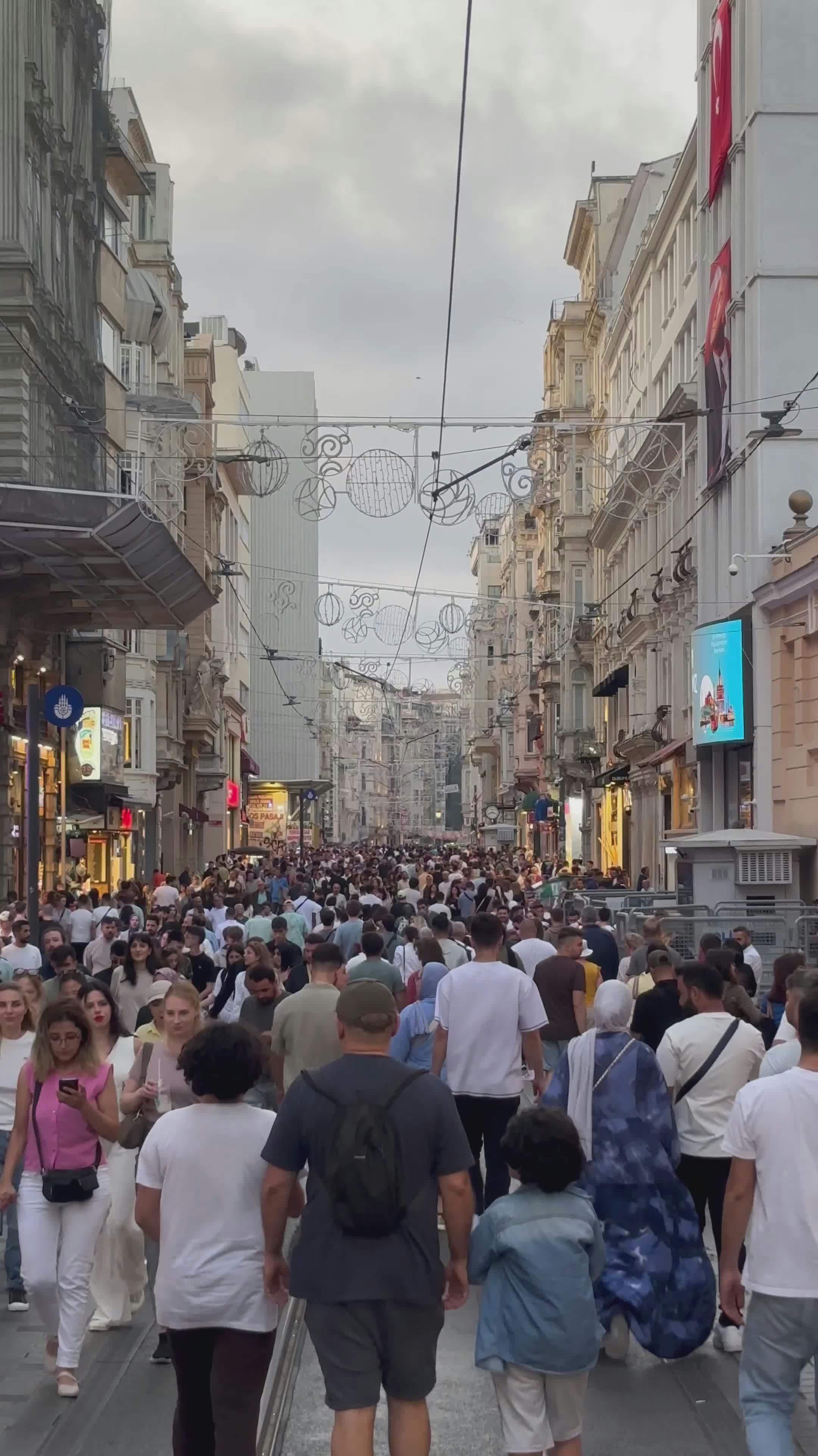 Cena De Rua Movimentada Em área Urbana Movimentada · Vídeo profissional ...