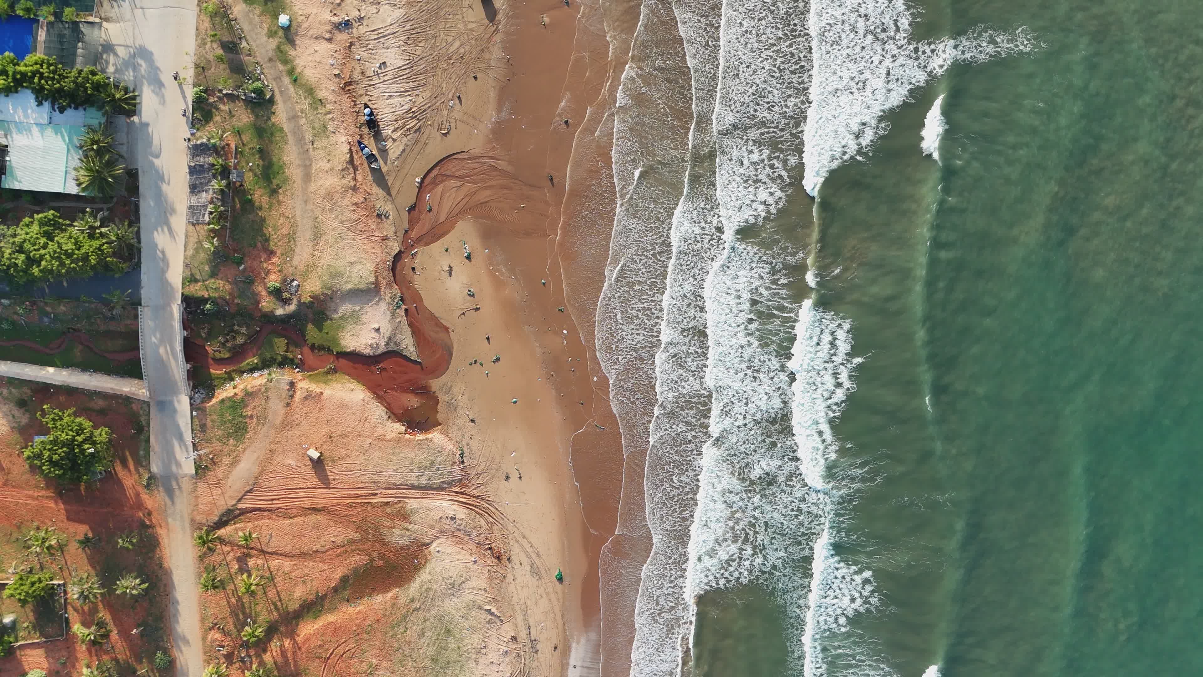 Pemandangan Udara Pantai Dan Ombak Yang Indah · Video Stok Gratis