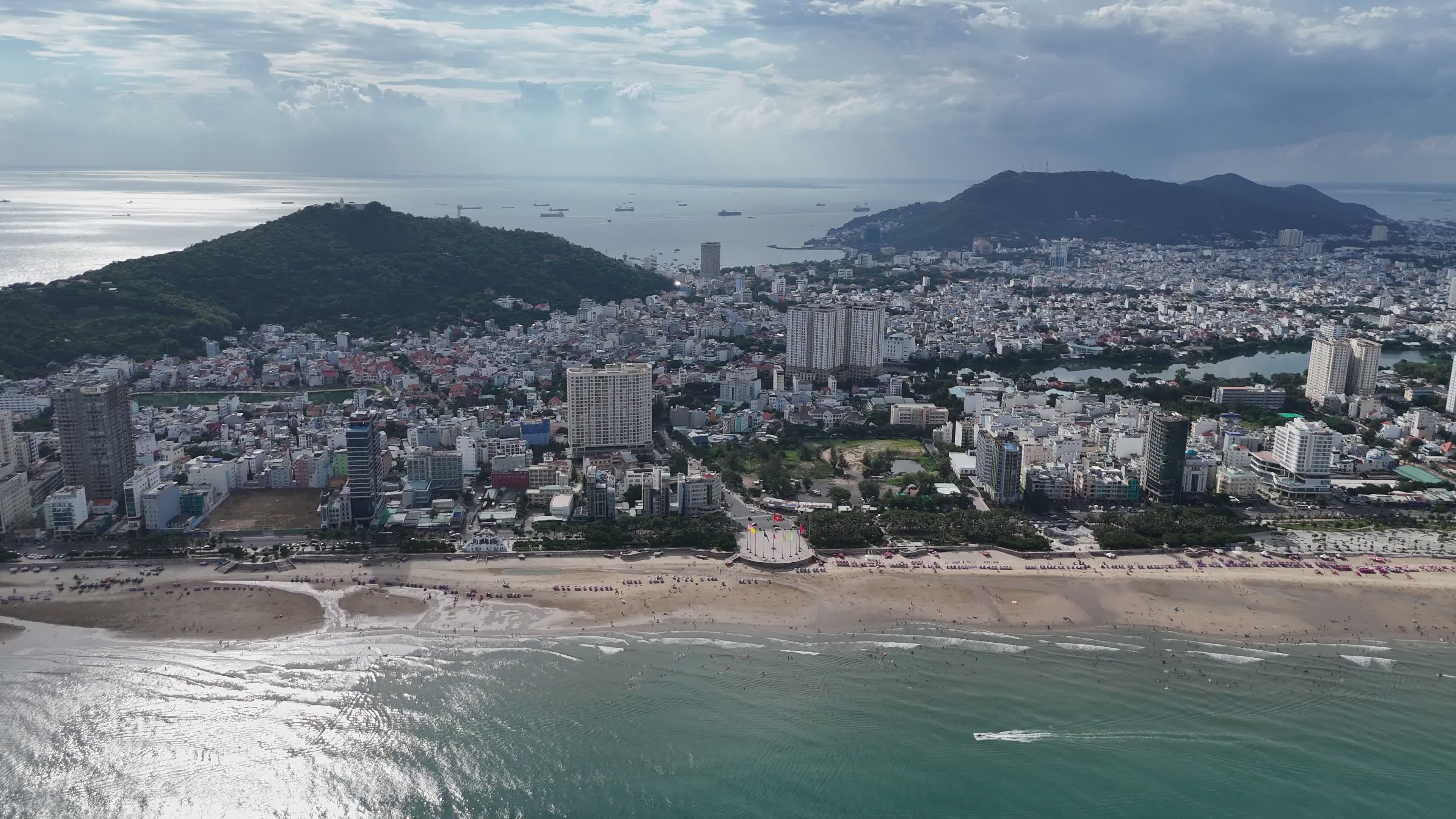 ảnh Chụp Từ Trên Cao Bãi Biển Thành Phố Vũng Tàu · Video có sẵn miễn phí