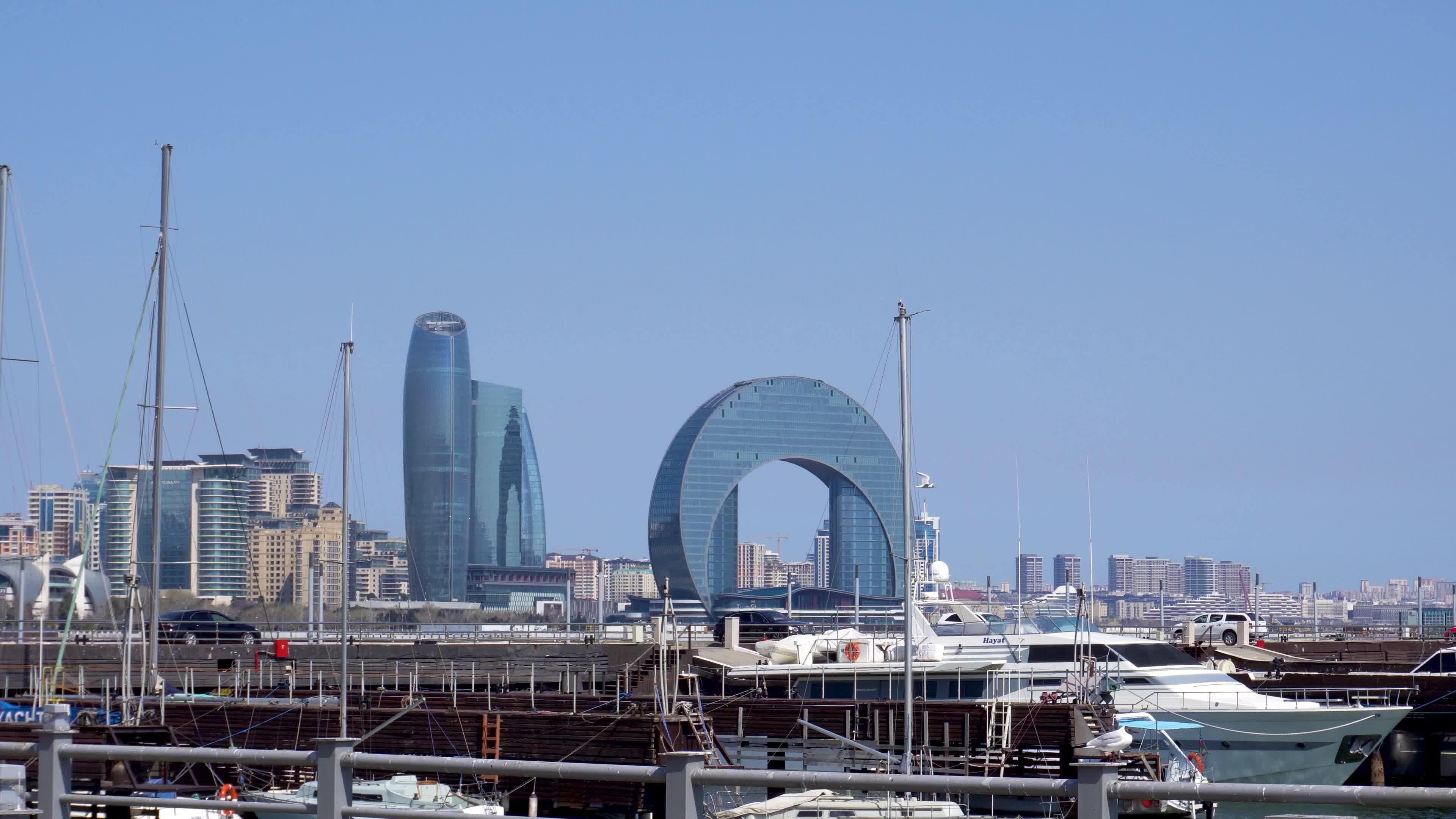 El Horizonte De La Ciudad De Bakú Con Su Icónica Arquitectura Moderna ...