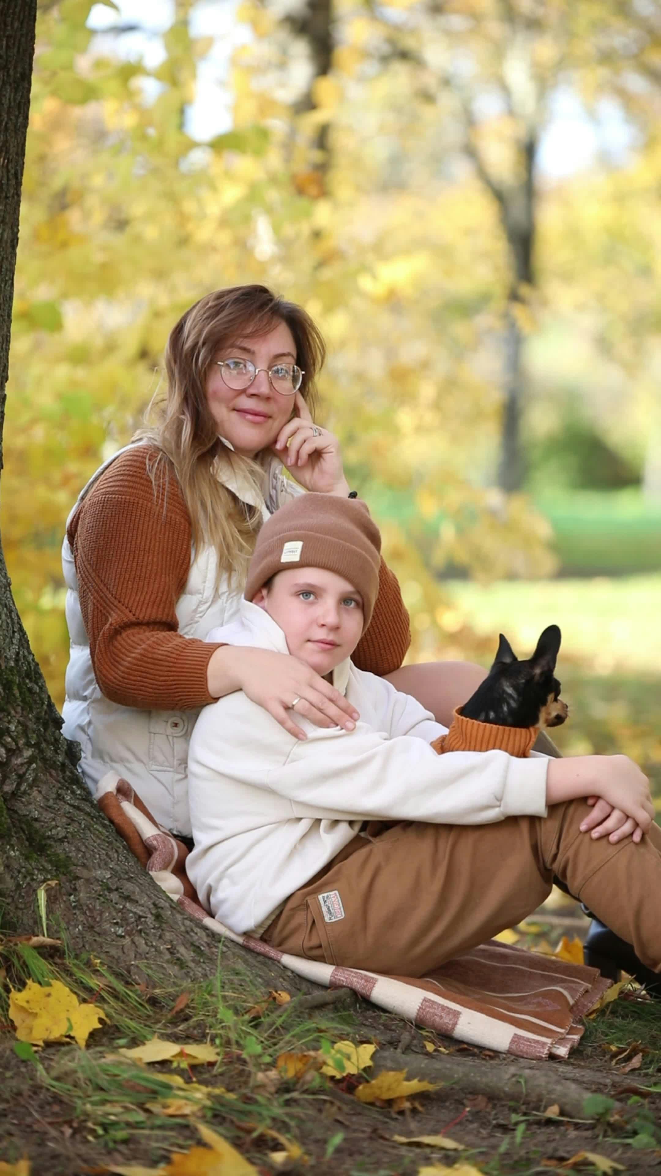 Mom+Passionate+Kissing Videos, Download The BEST Free 4k Stock Video ...