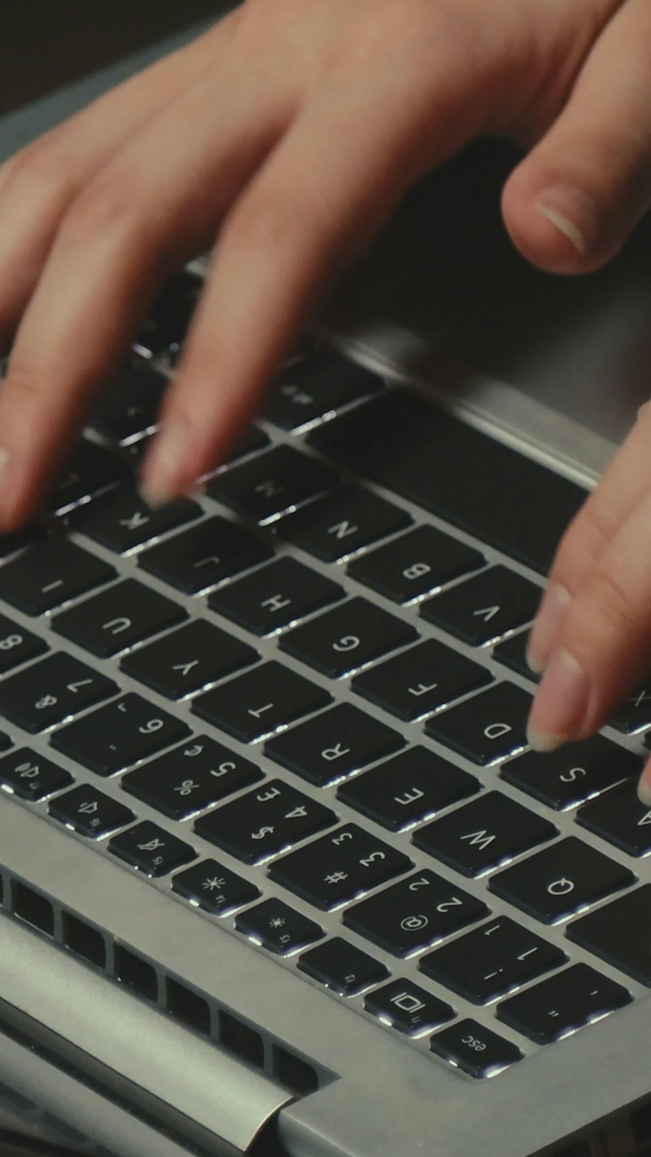 Hands Typing Fast on a Laptop Keyboard Free Stock Video Footage ...