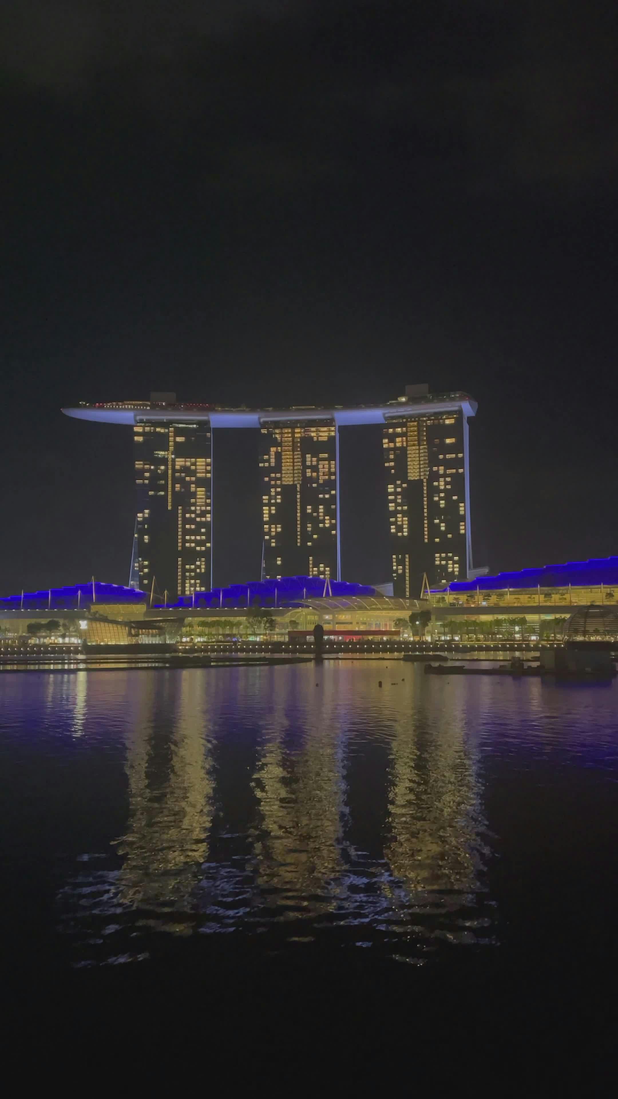 Cảnh đêm Rực Rỡ Của Marina Bay Sands · Video có sẵn miễn phí