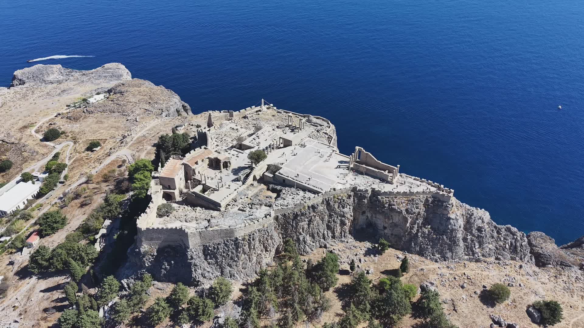Vista Aérea De La Acrópolis De Lindos En Rodas, Grecia · Vídeo de stock ...