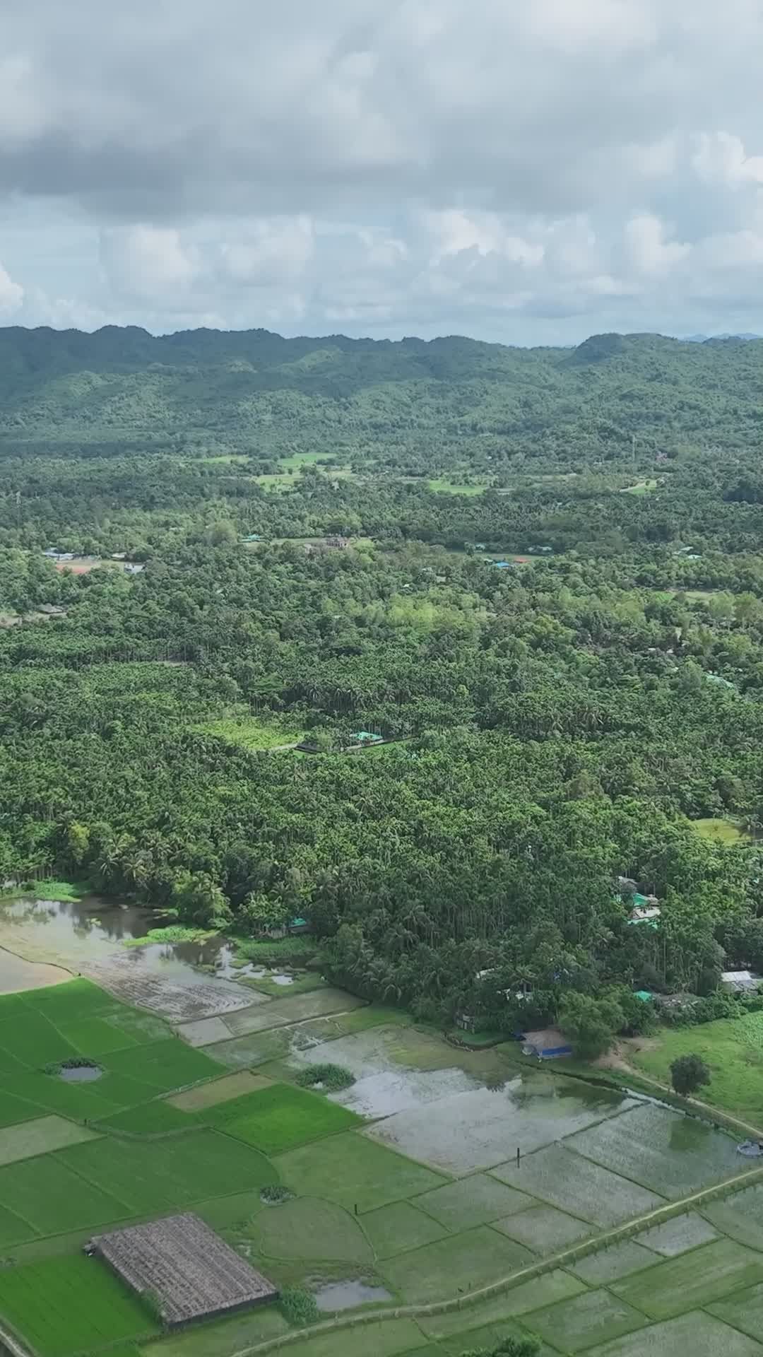 Vista Aérea Del Exuberante Paisaje De Teknaf, Bangladesh · Vídeo de ...
