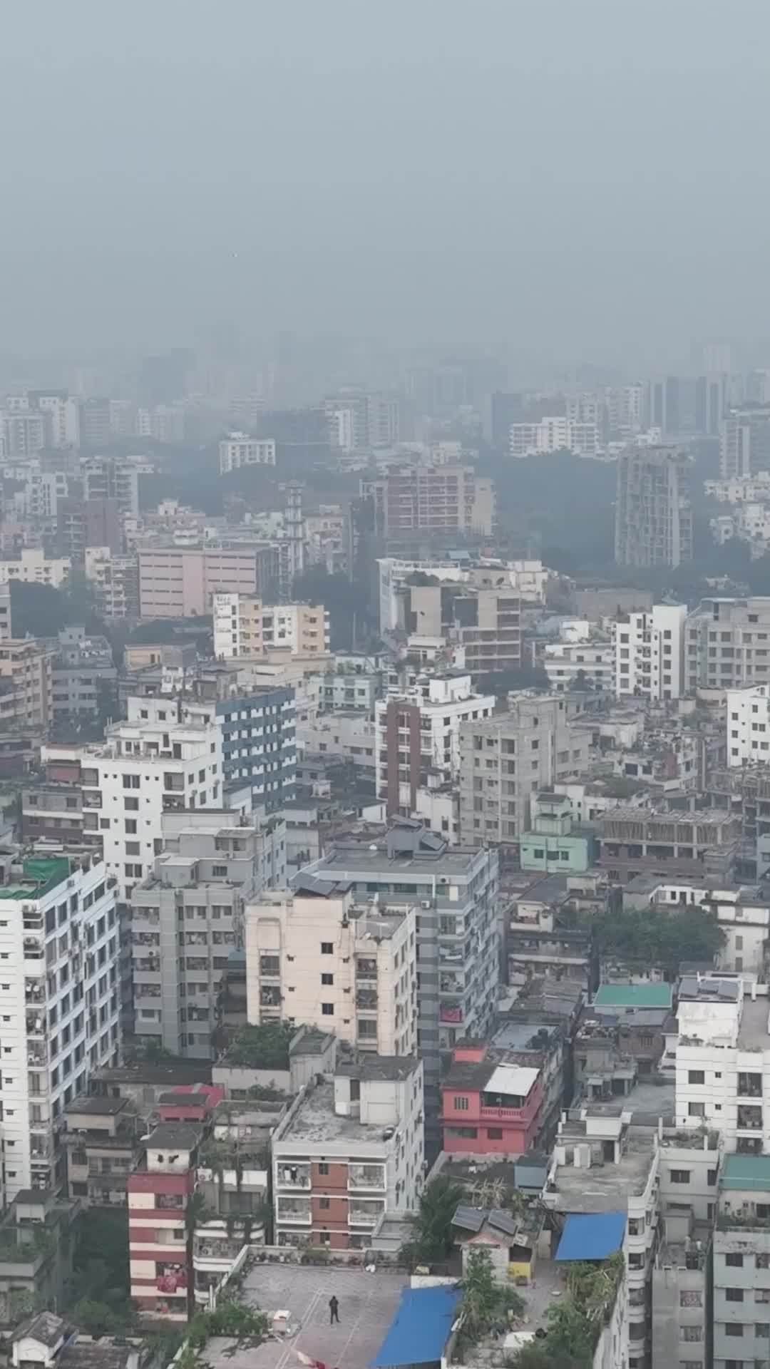 Vídeo De Dron 4 K De Un Día Brumoso En La Ciudad De Daca · Vídeo de ...