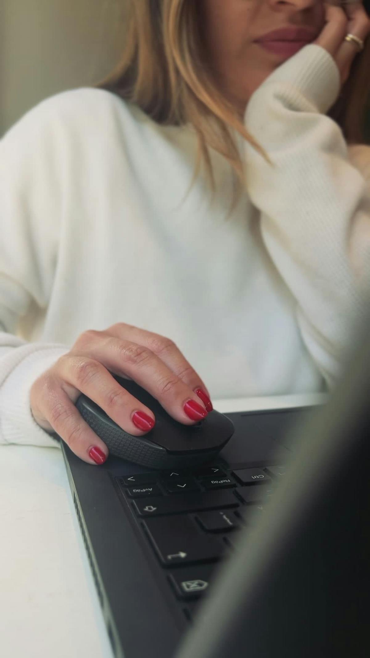 135 077+ Vidéos De Woman pooping Libre de Droit, Clips Vidéo de Woman ...