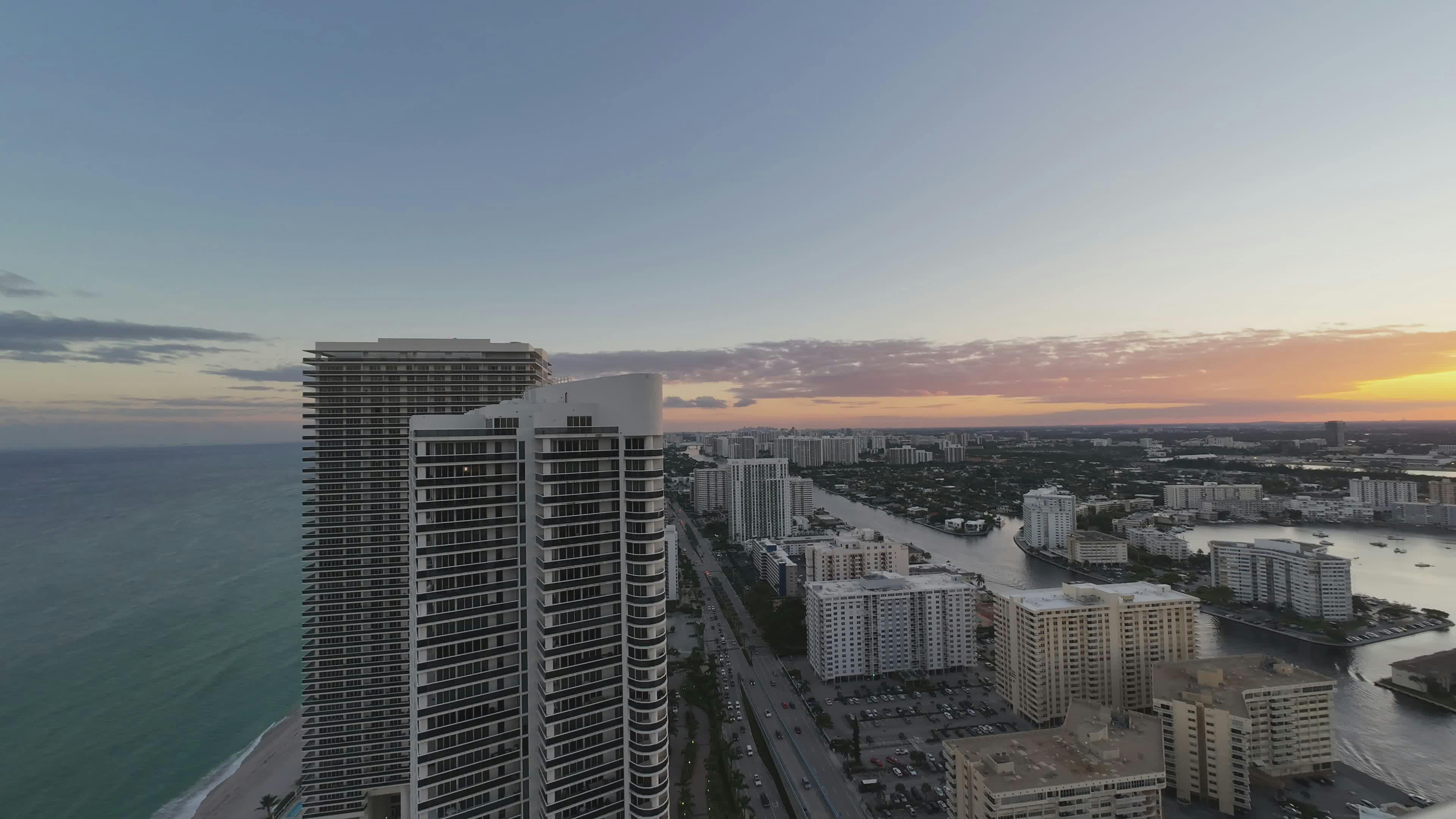 Vista Aérea Del Atardecer Del Horizonte De Miami Beach · Vídeo de stock ...