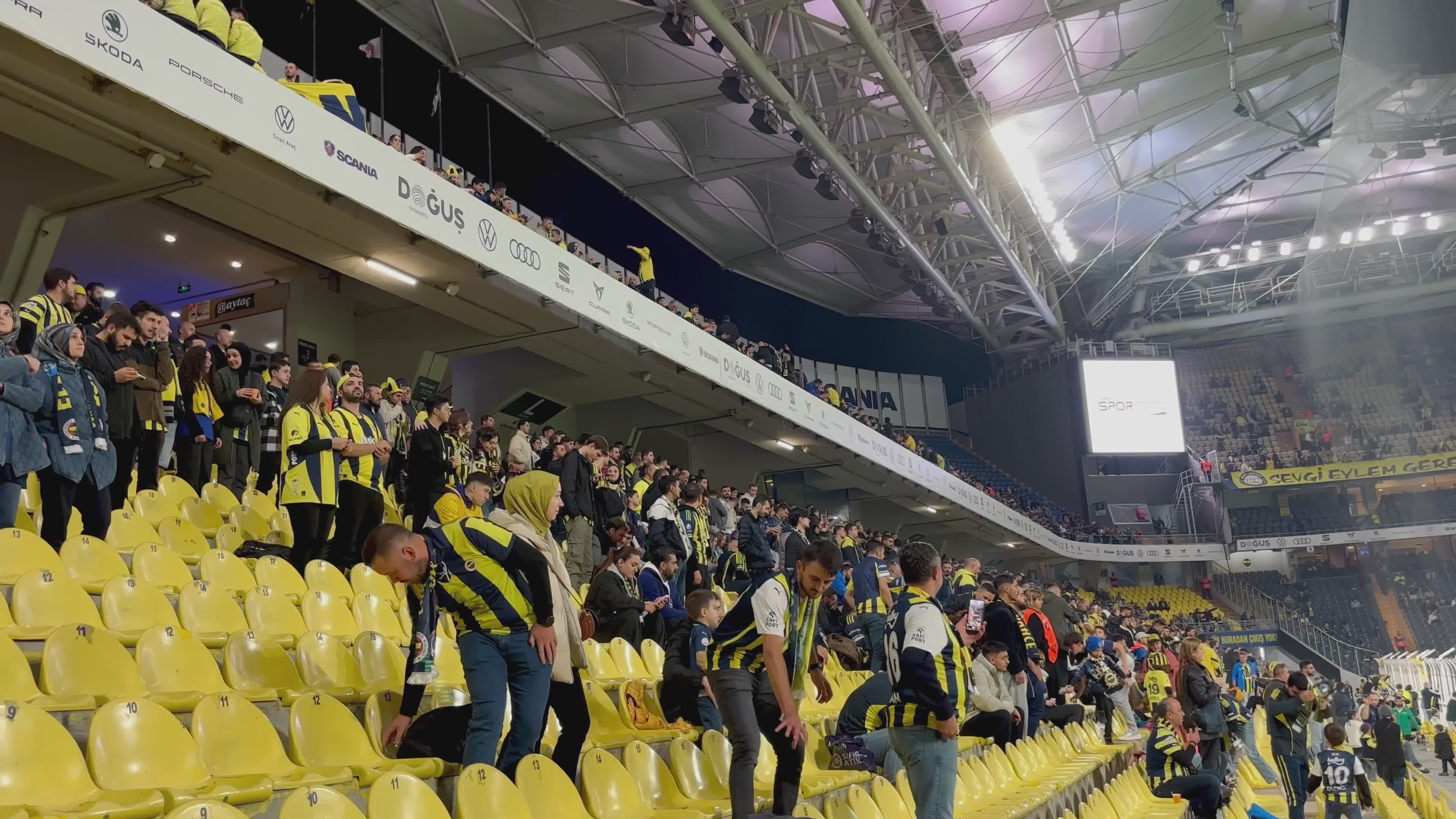 Crowd Roaring Videos, Download The BEST Free 4k Stock Video Footage ...