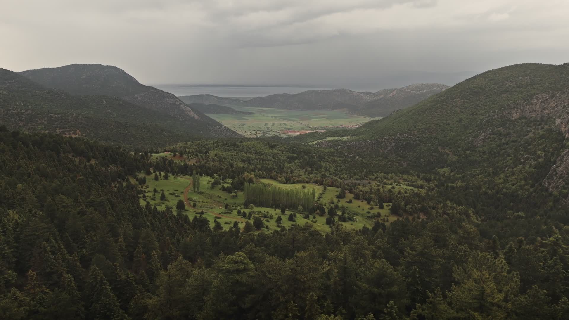 ทิวทัศน์อันงดงามของ Verdant Valley · คลังวิดีโอฟรี