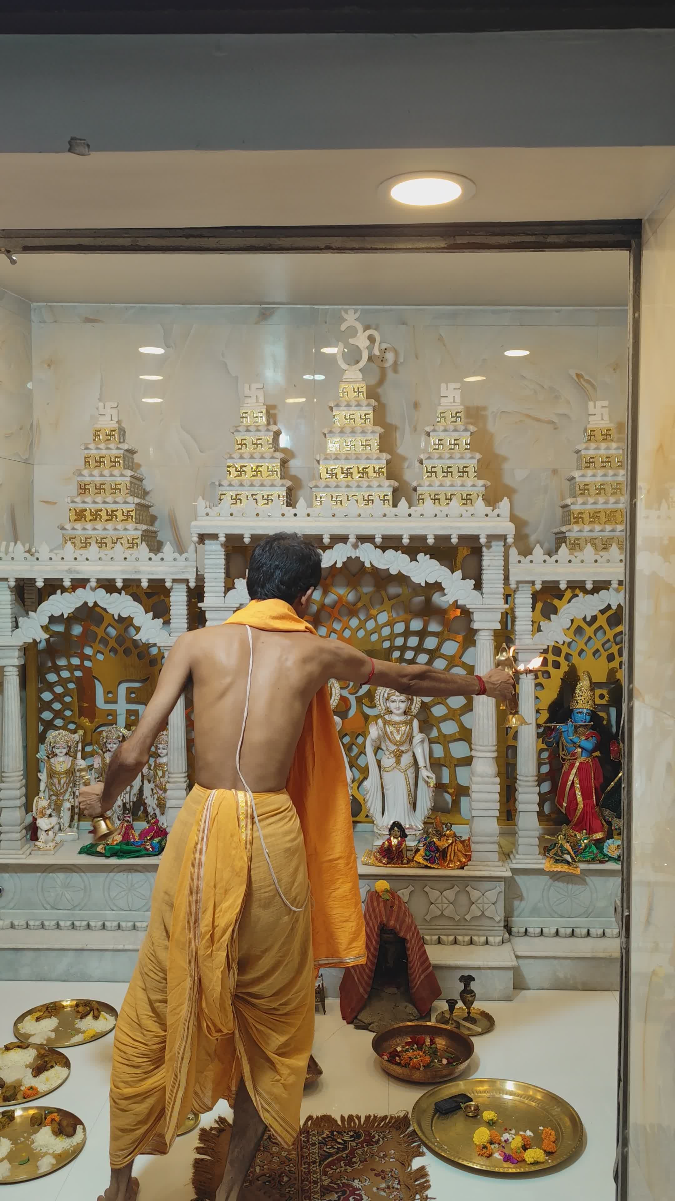 Man performing Hindu ritual in front of altar Free Stock Video Footage ...