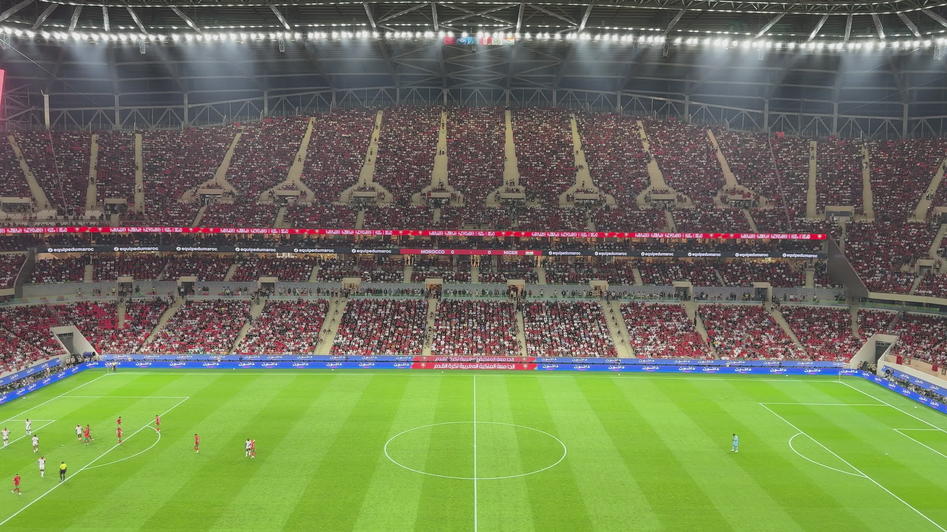 Vista Panorâmica De Um Estádio De Futebol Lotado. · Vídeo profissional ...
