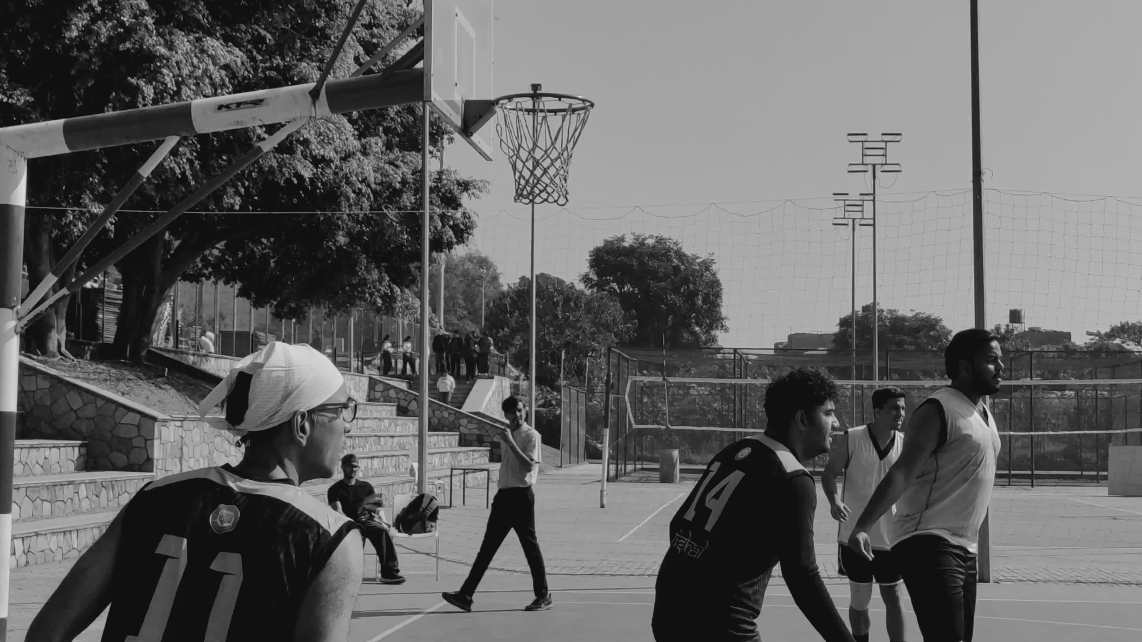 Dynamisches Basketballspiel Auf Dem Freiplatz · Kostenloses Stock-Video