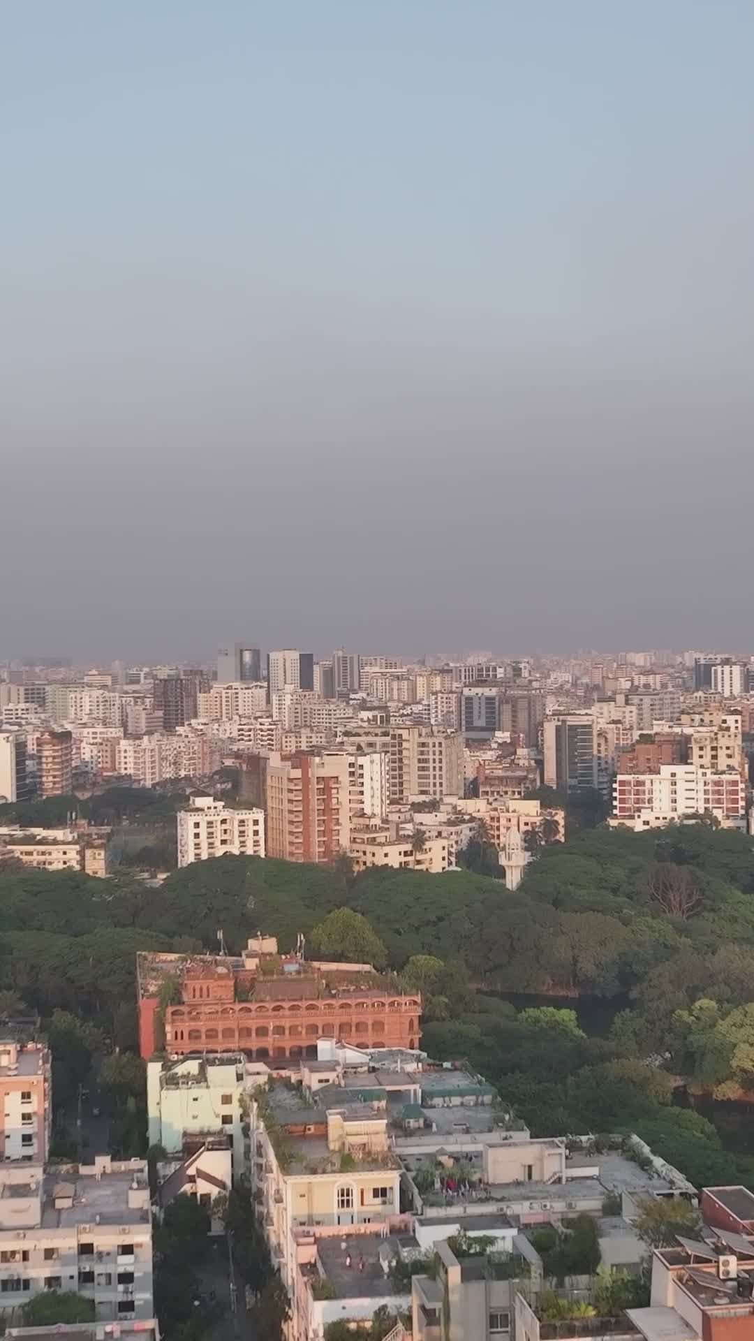 Vista Aérea Del Horizonte De La Ciudad De Daca En 4 K · Vídeo de stock ...