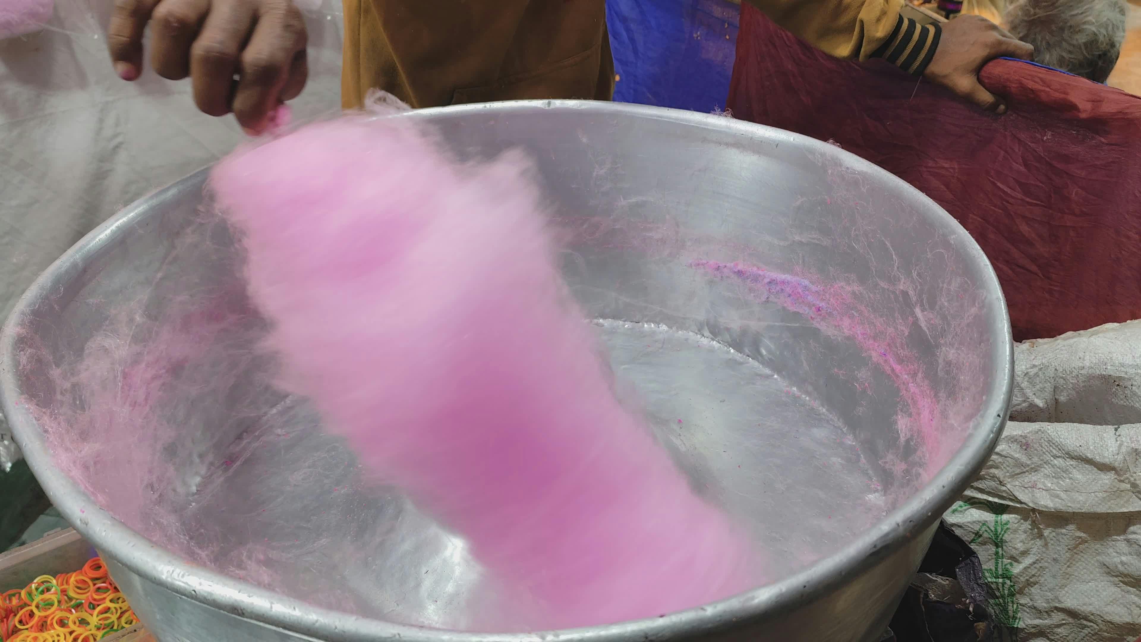 Processo De Fiação Do Algodão Doce No Mercado Noturno · Vídeo ...