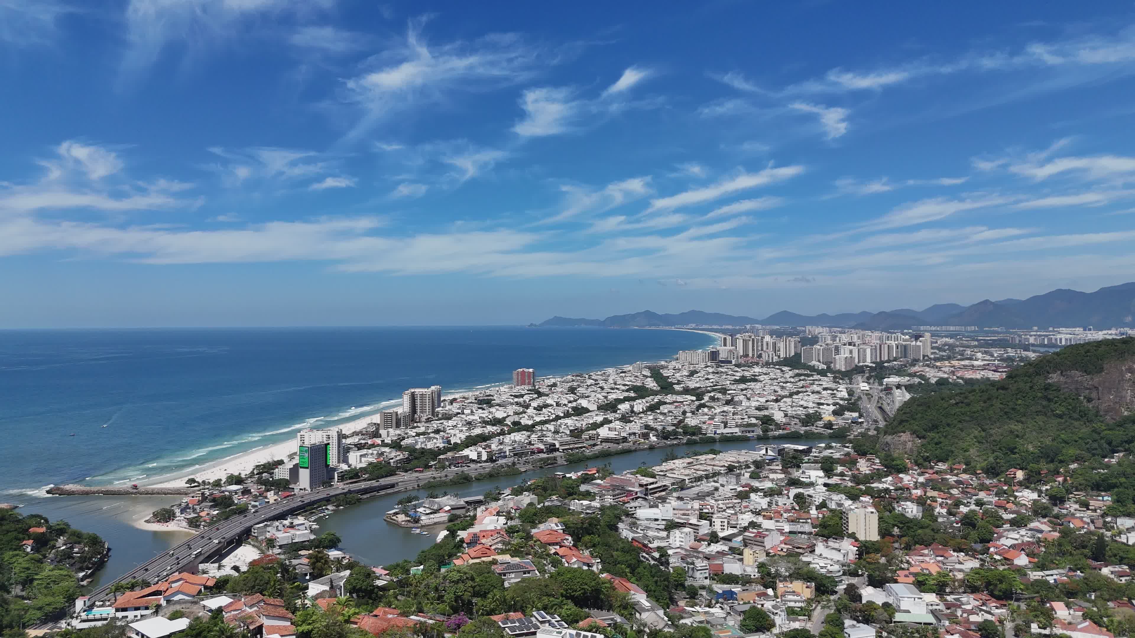 Vista Aérea De La Playa De Barra Da Tijuca · Vídeo de stock gratuito