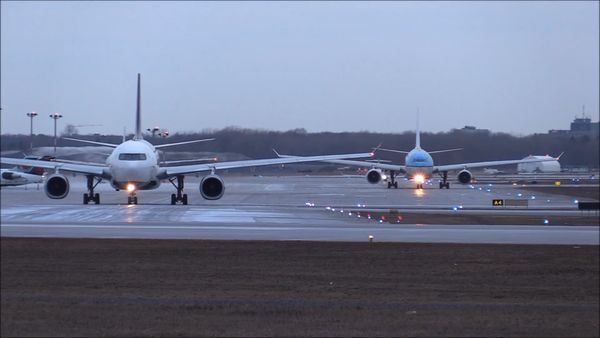 Airplane Landing Videos, Download The BEST Free 4k Stock Video Footage ...