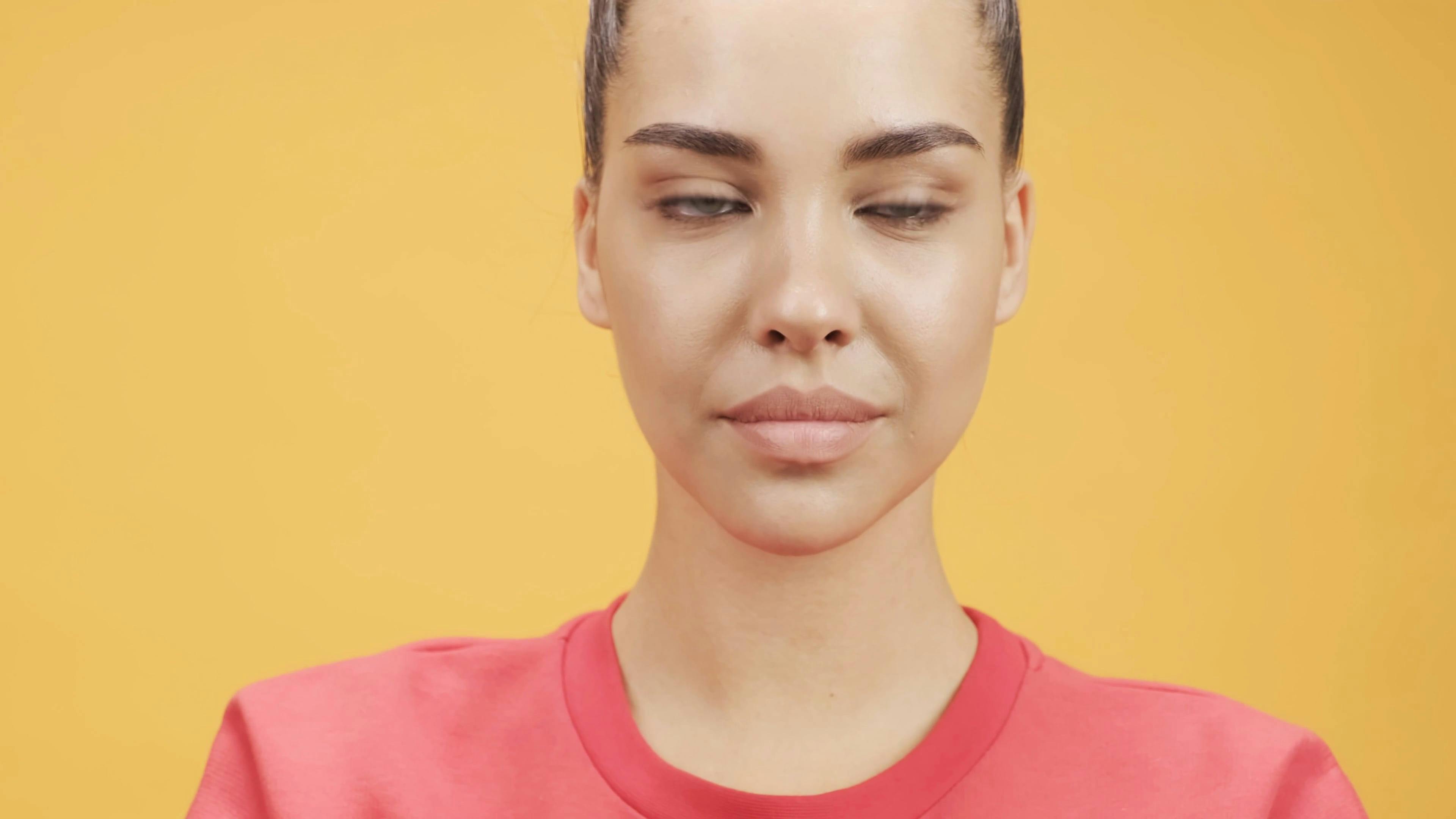 Close-up Footage of a Woman Looking Around · Free Stock Video