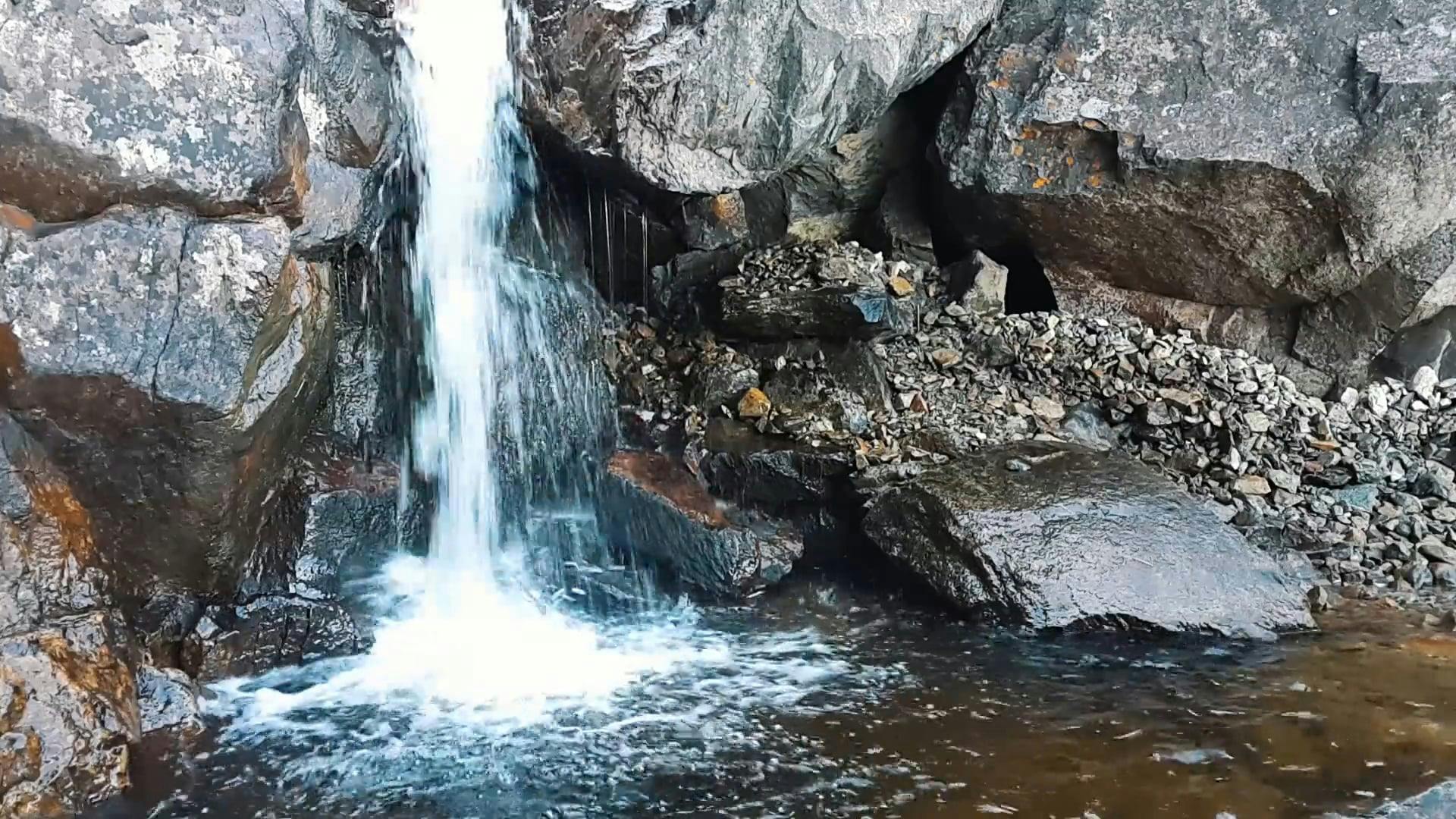 Small Water Flow On The Rock · Free Stock Video