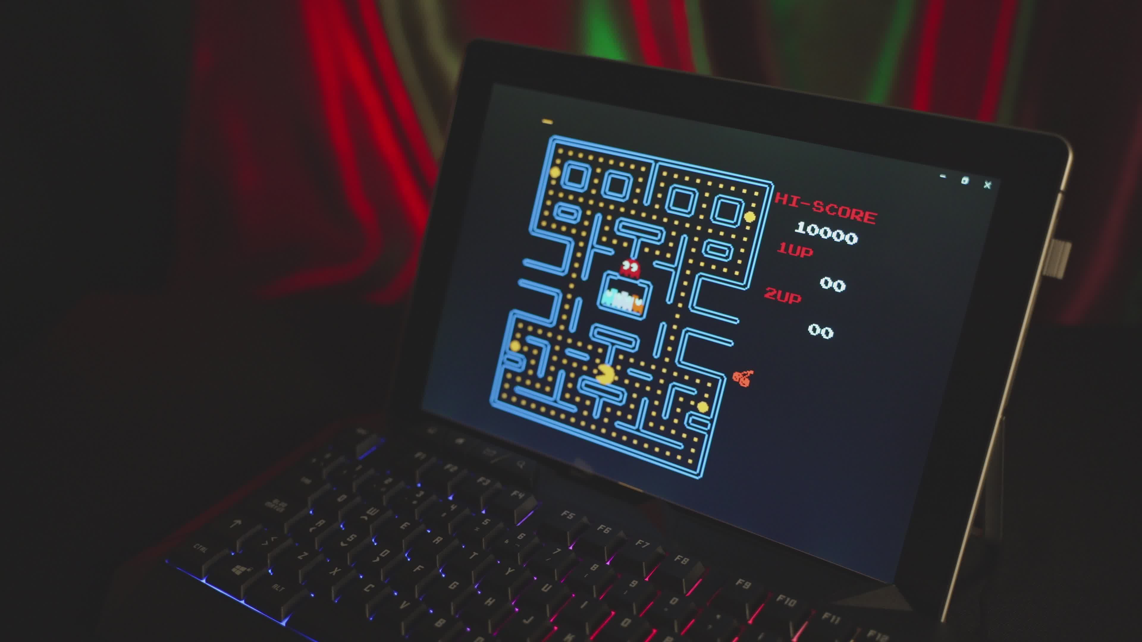 Juego Arcade Clásico En La Pantalla De Una Tableta. · Vídeo de stock ...