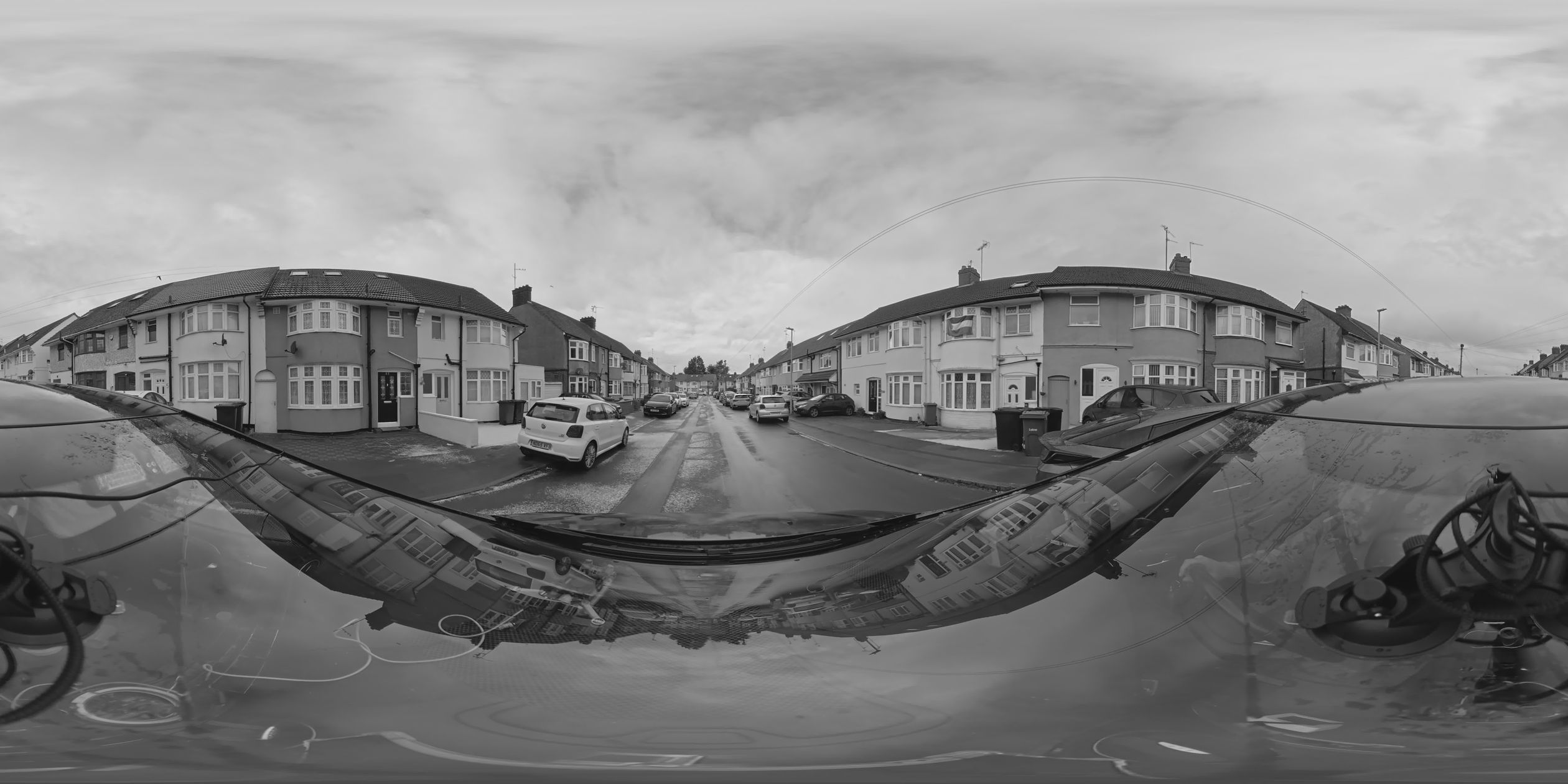 Veduta In Bianco E Nero Di Una Strada Suburbana · Video gratuito