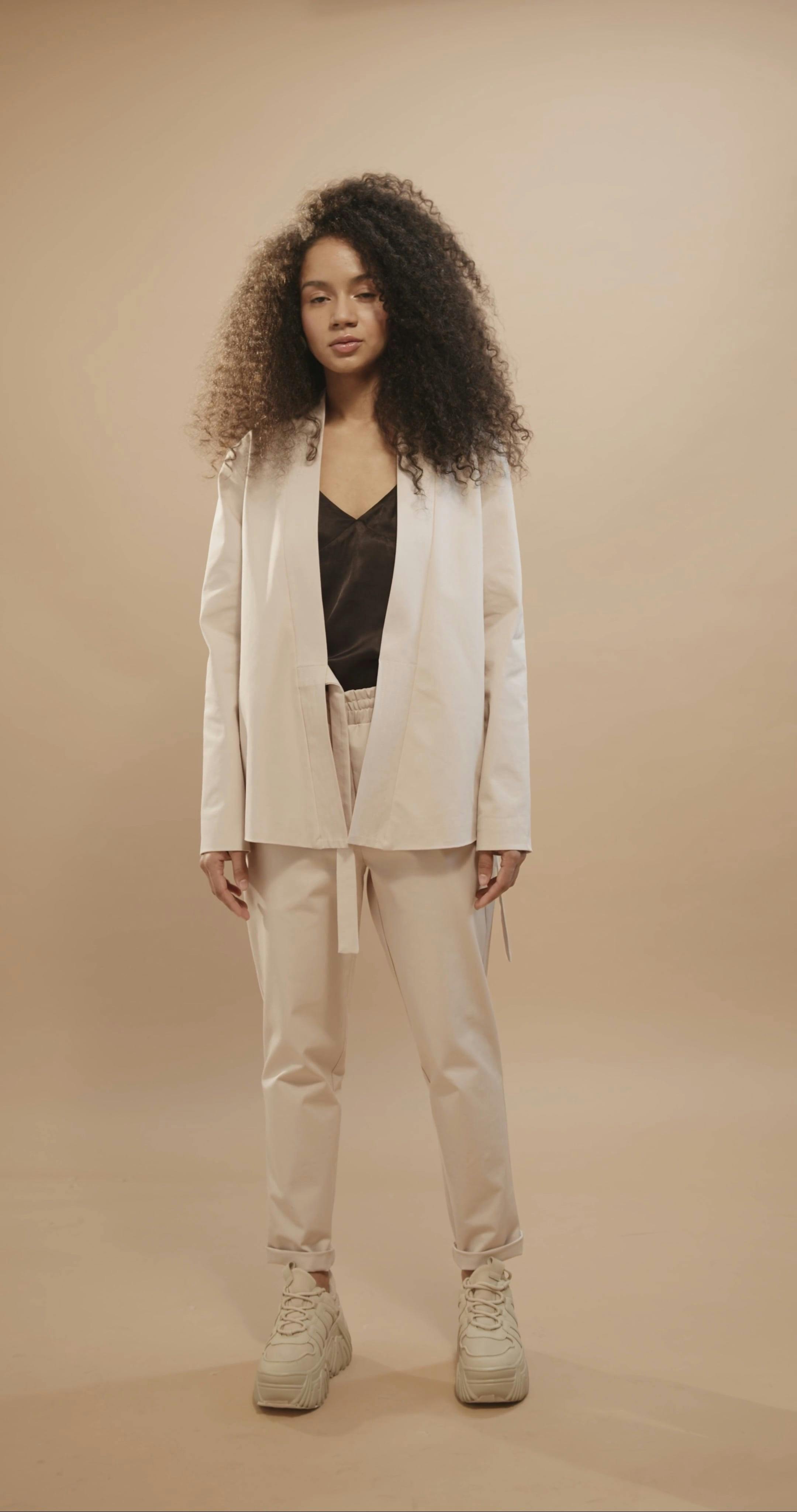 A Photographer Wnating The Perfect Lighting For A Model Photo Shoot ...