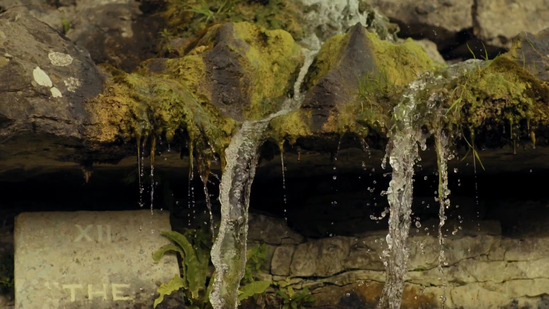 Falling Water in the Old Fountain · Free Stock Video