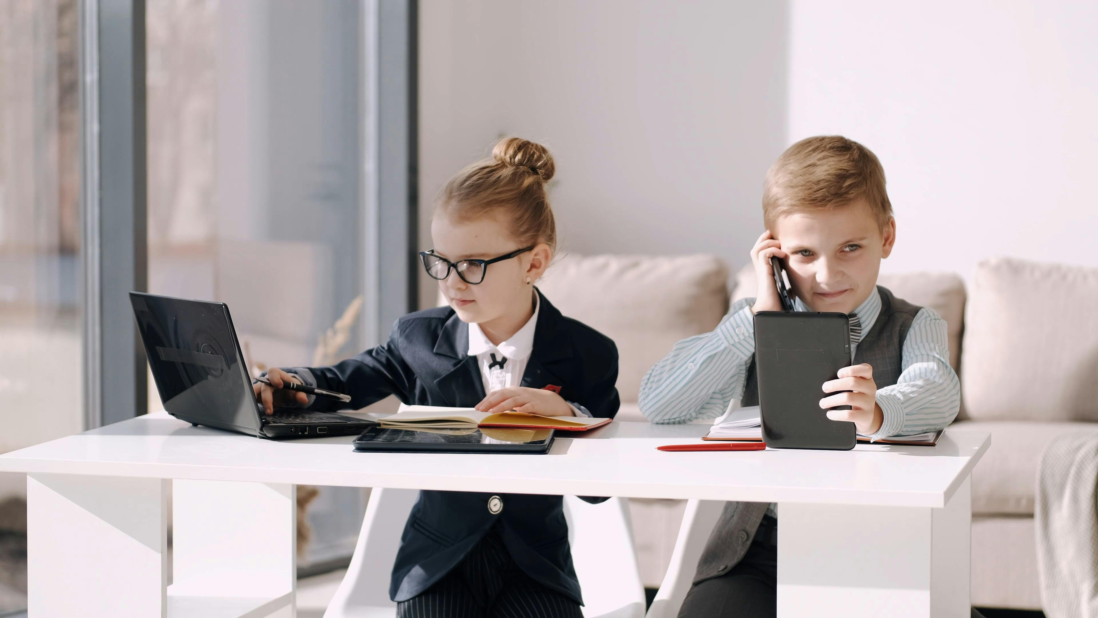 A Girl Typing while the Boy is Talking in the Cellphone · Free Stock Video