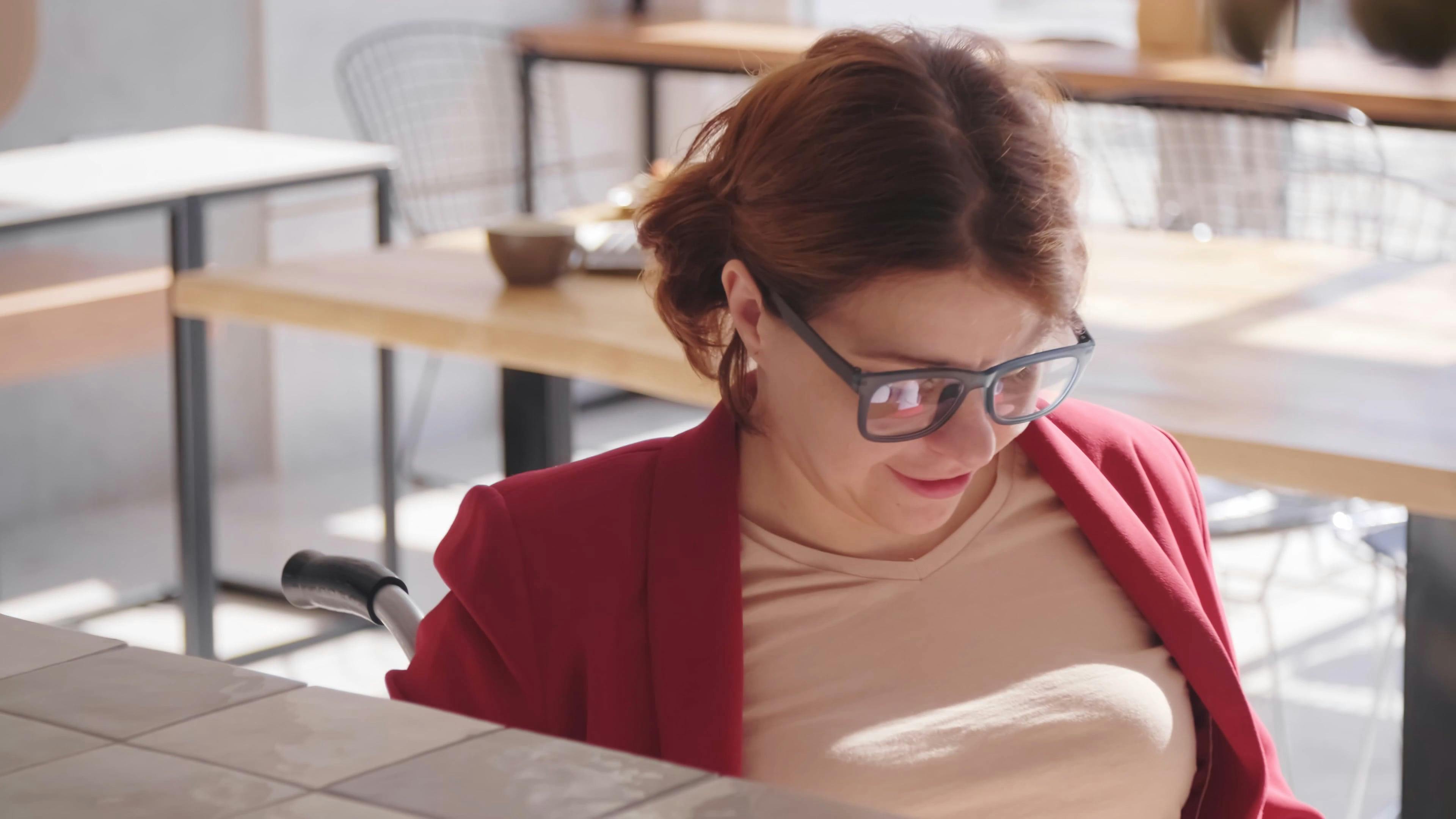 Restaurant Bill Videos, Download The BEST Free 4k Stock Video Footage ...