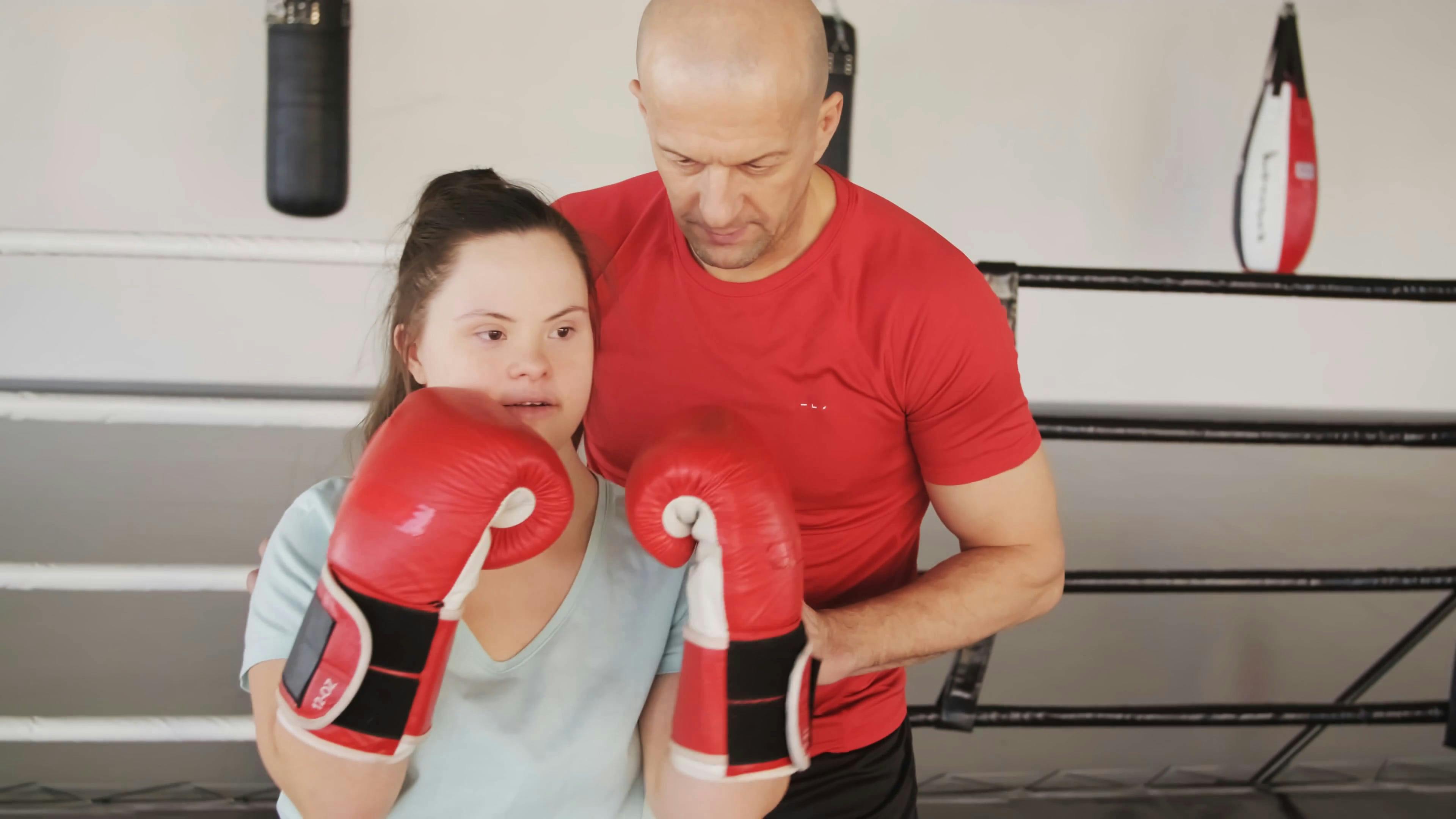 Vídeos de stock gratuitos sobre actividad física, adulto joven, apoyar ...