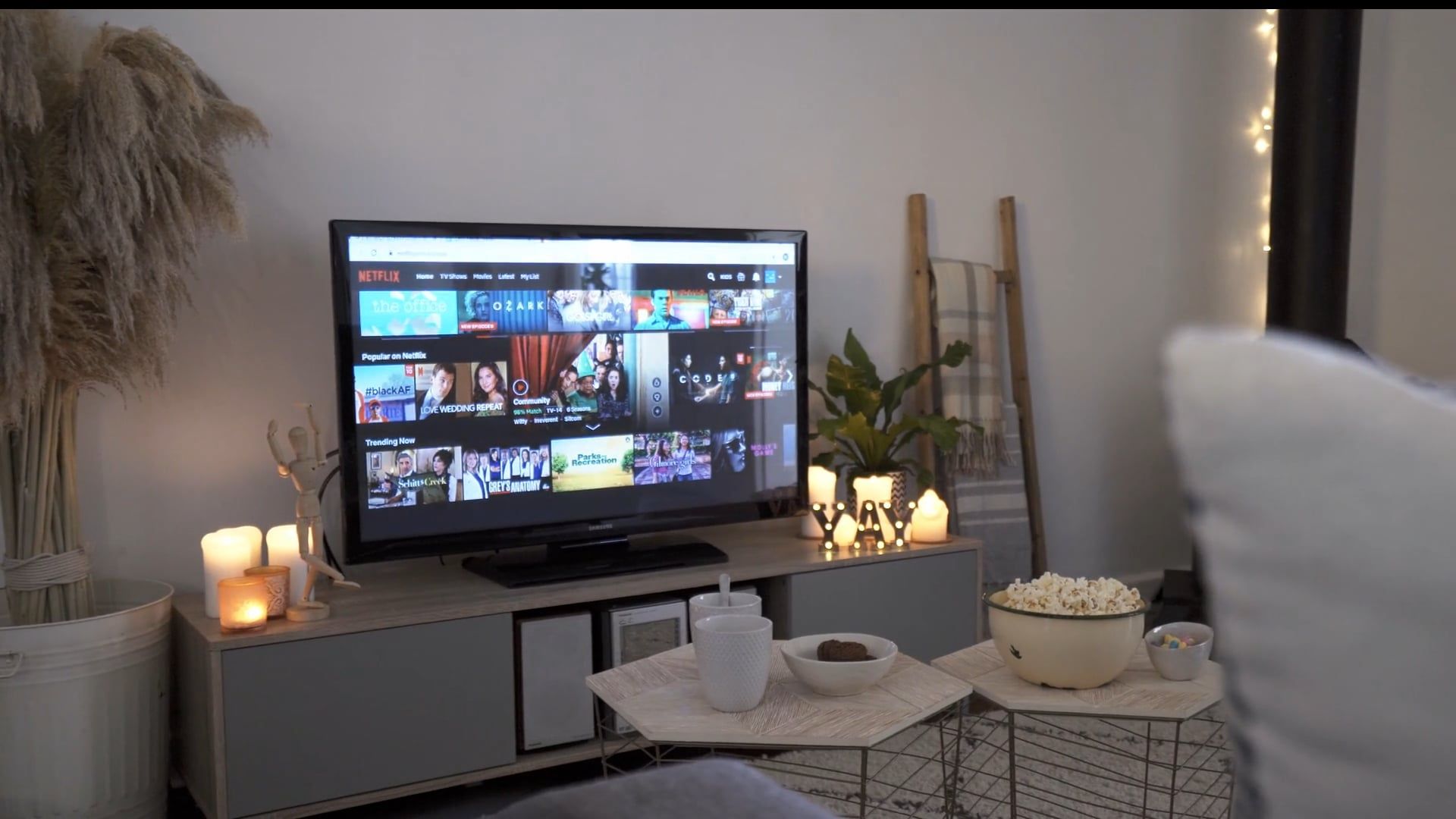Watching Shows Videos, Download The BEST Free 4k Stock Video Footage ...