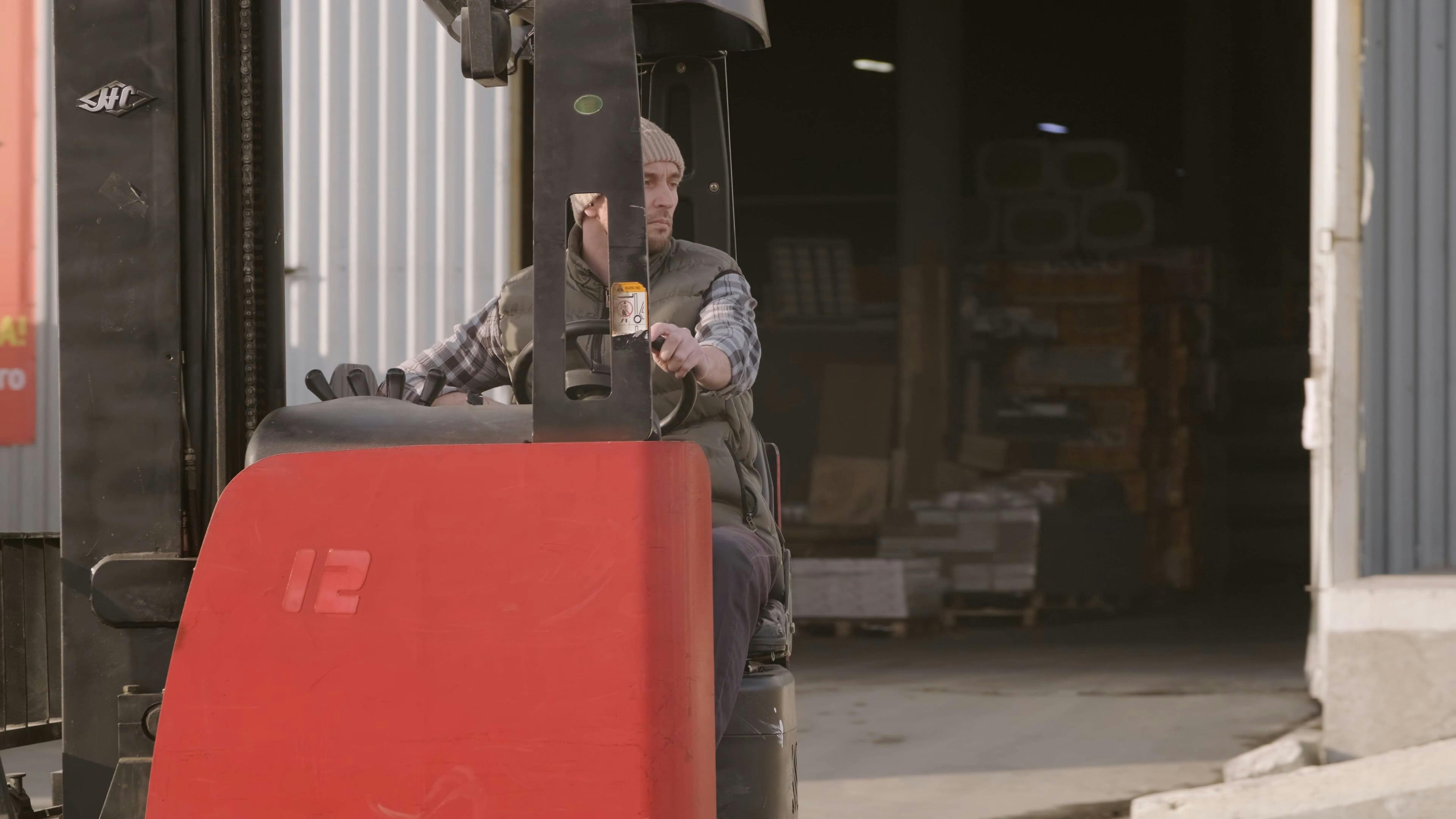 Moving Crew Loading Truck Videos, Download The BEST Free 4k Stock Video ...