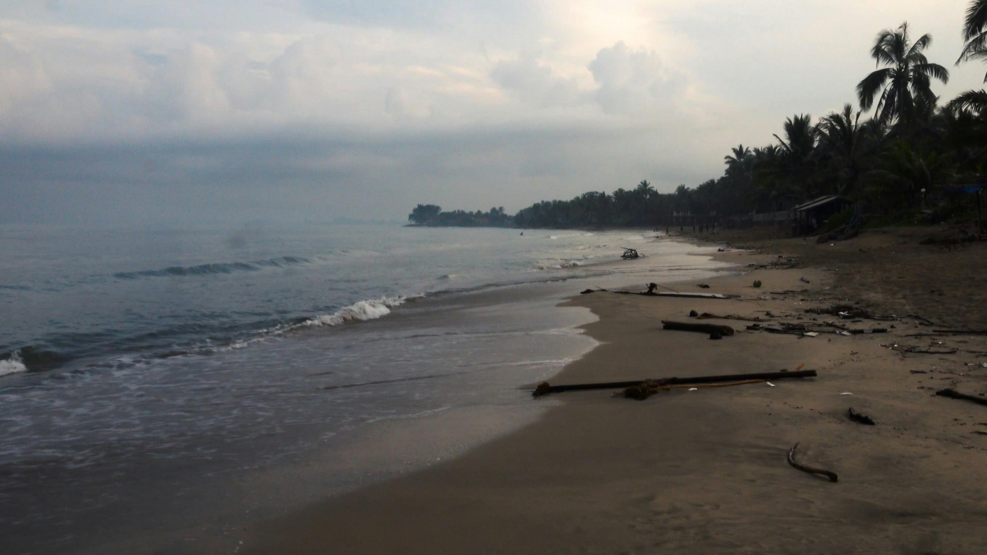 A Shot of a Shoreline · Free Stock Video