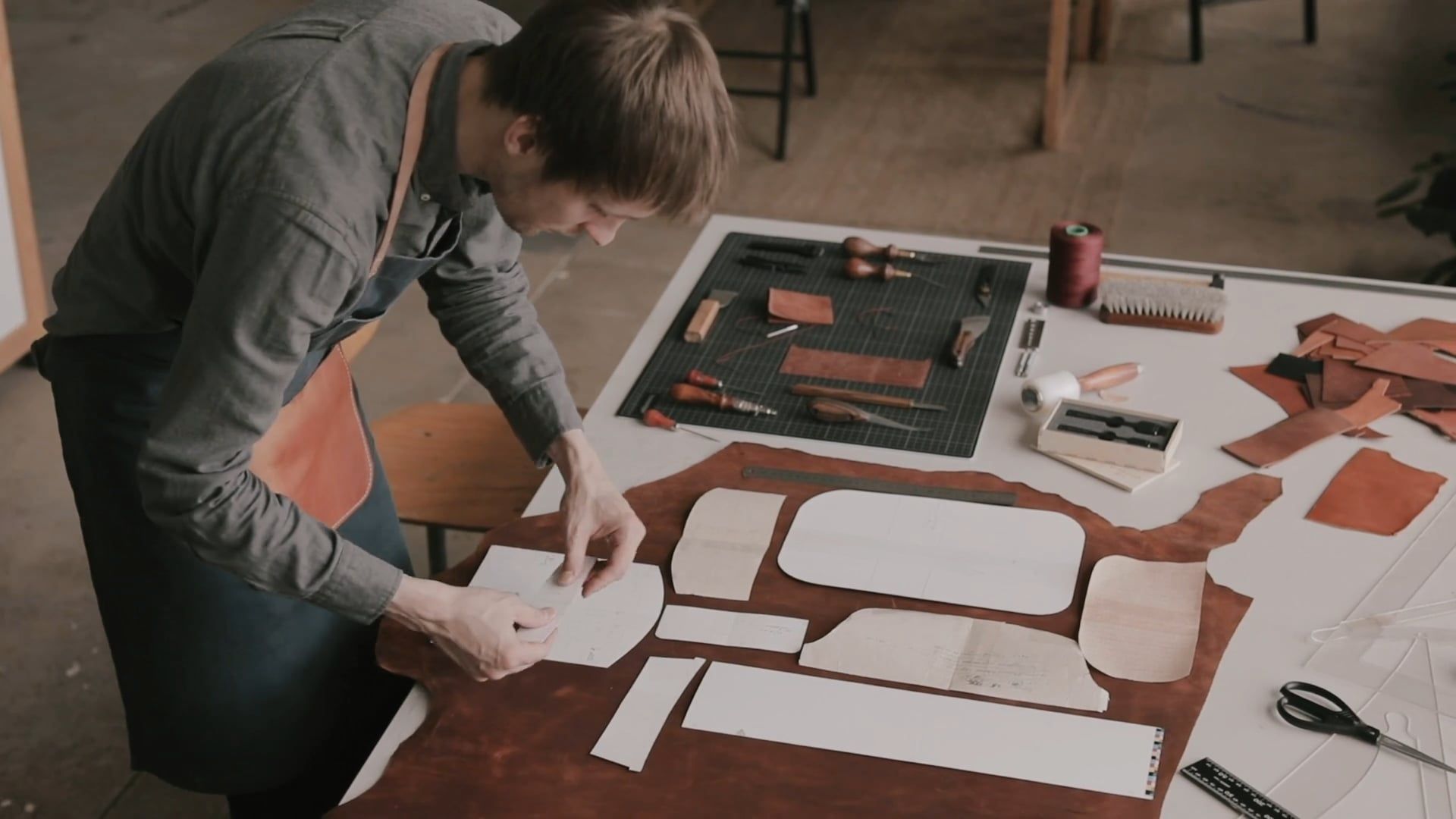 Assembling Paper Videos, Download The BEST Free 4k Stock Video Footage ...