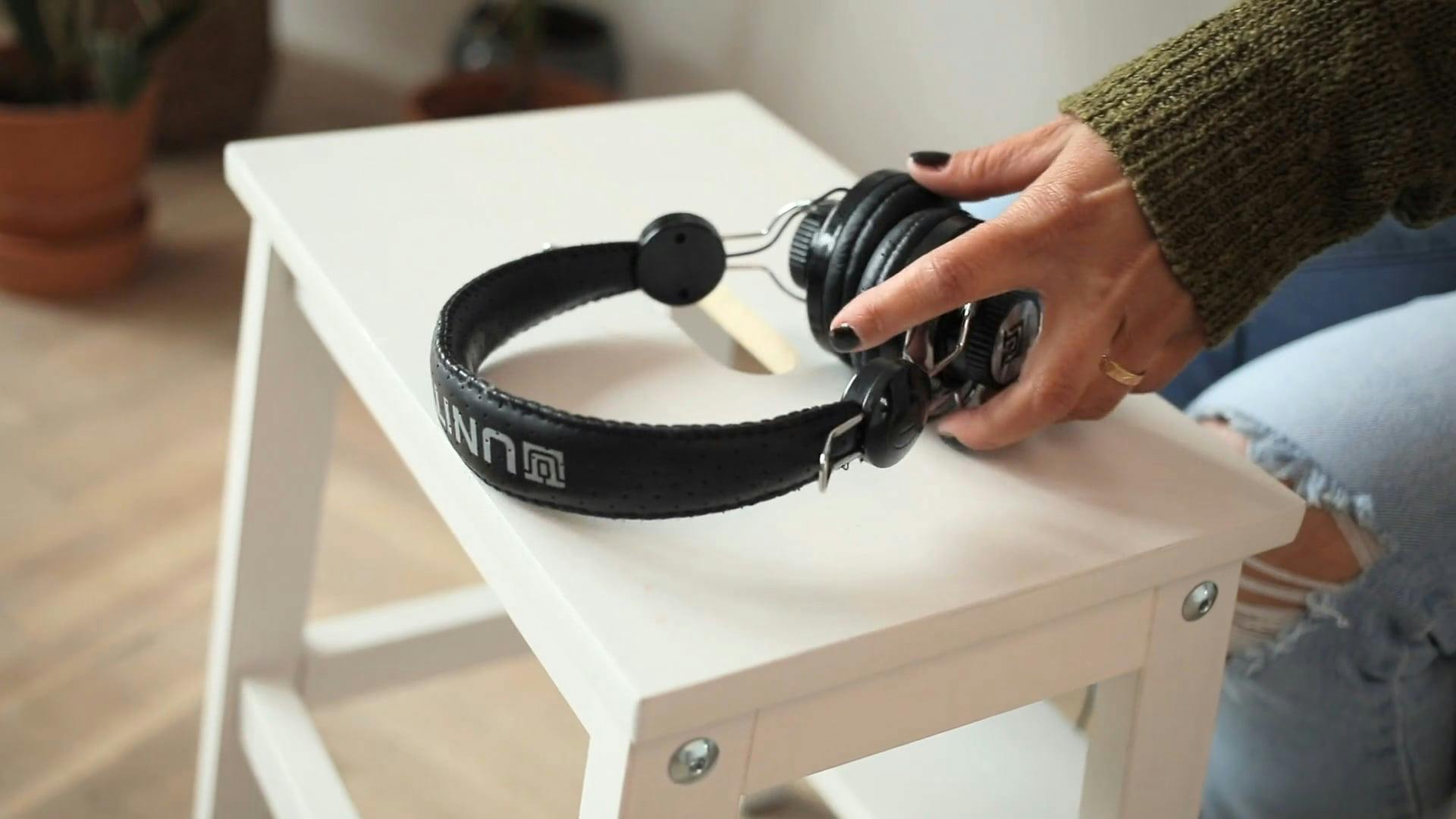 Desk Dance Videos, Download The BEST Free 4k Stock Video Footage & Desk ...