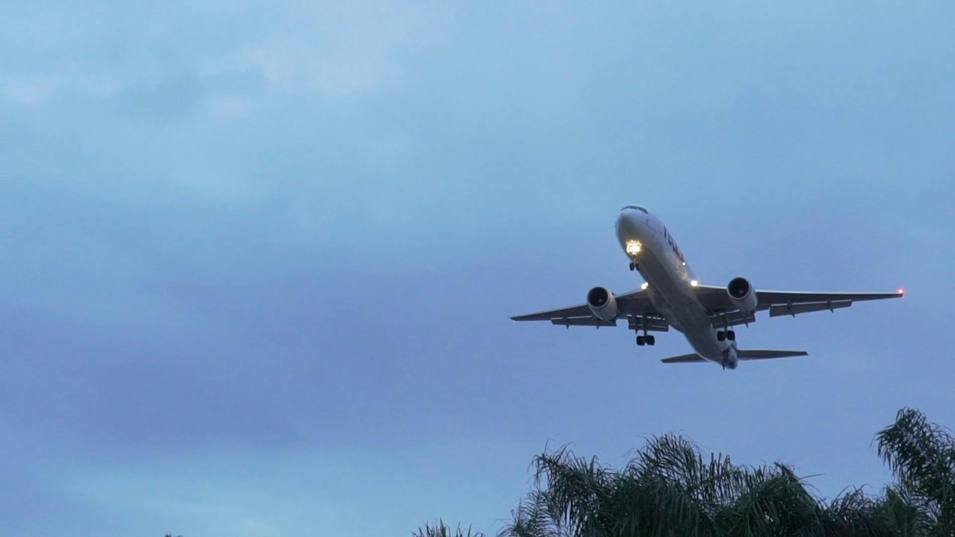 Low Angle View of a Plane Flying over a House Free Stock Video Footage ...