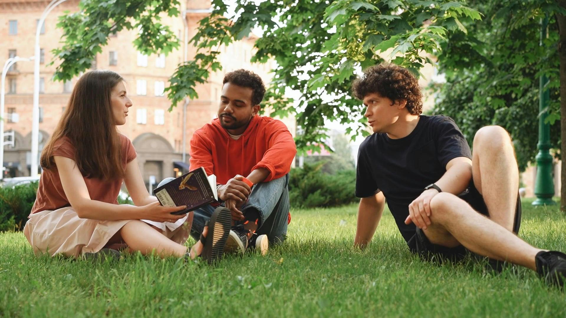 A Man Narrating a Story · Free Stock Video