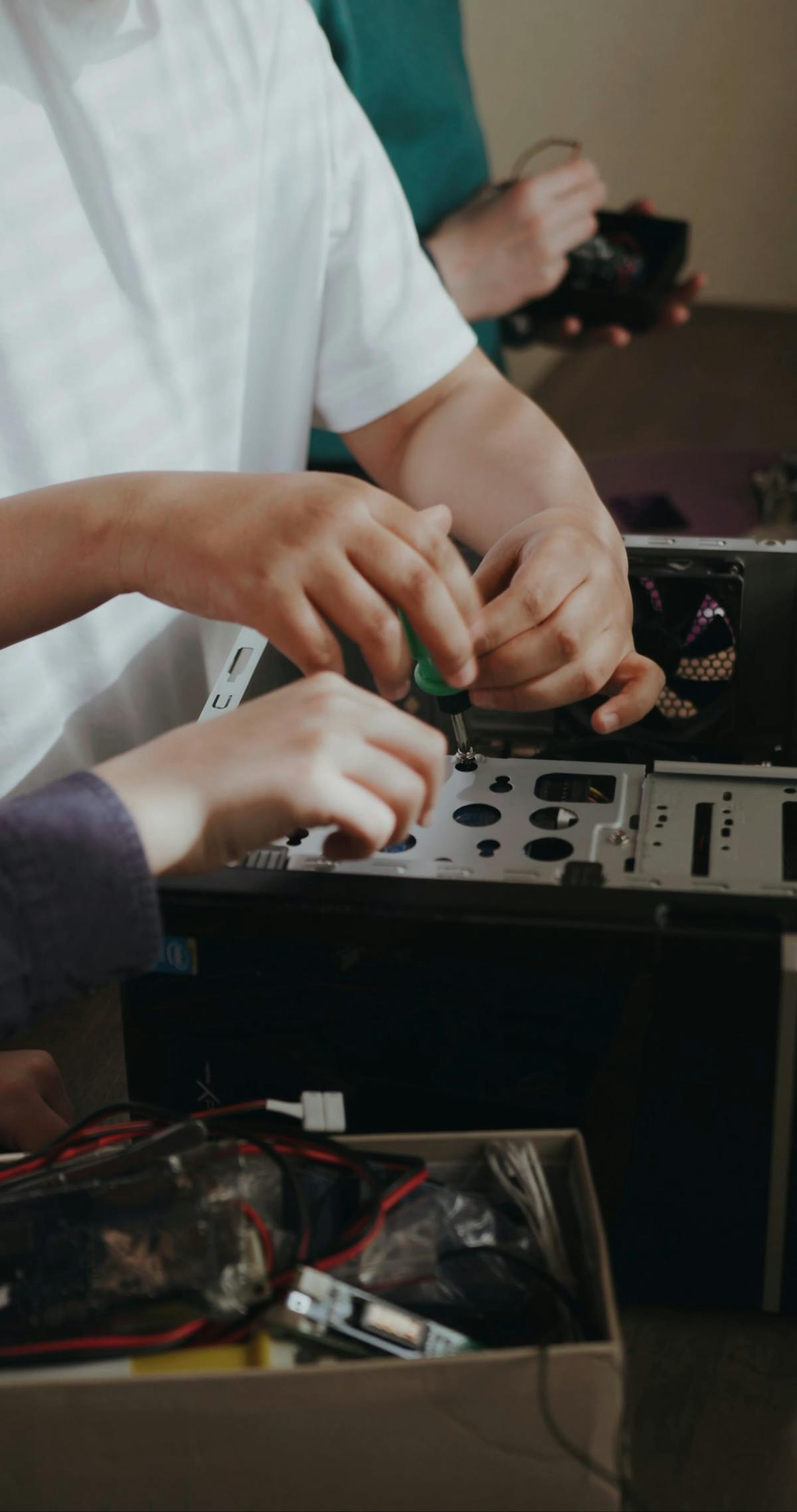 Computer Repair Videos, Download The BEST Free 4k Stock Video Footage ...