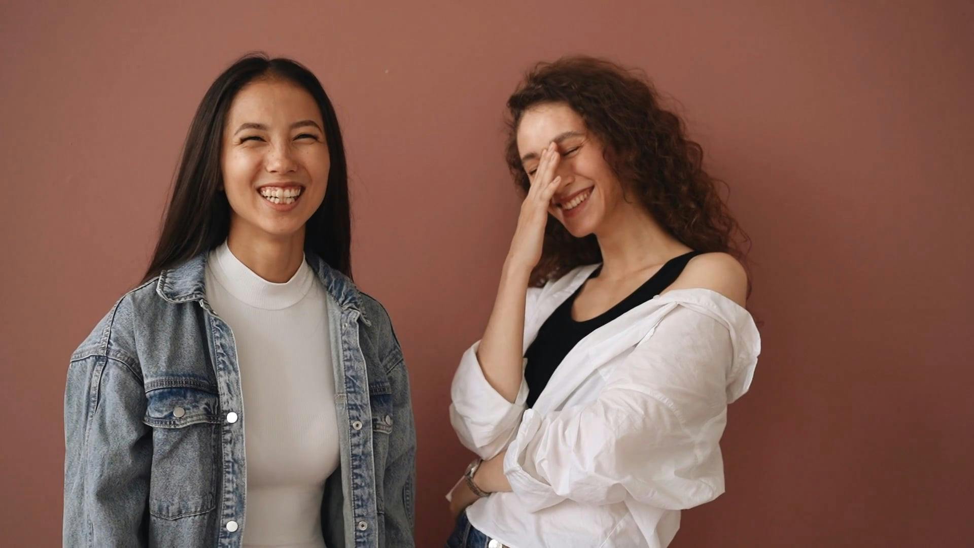 Vidéo gratuite de #intérieur, à la mode, amical, amies, amitié ...