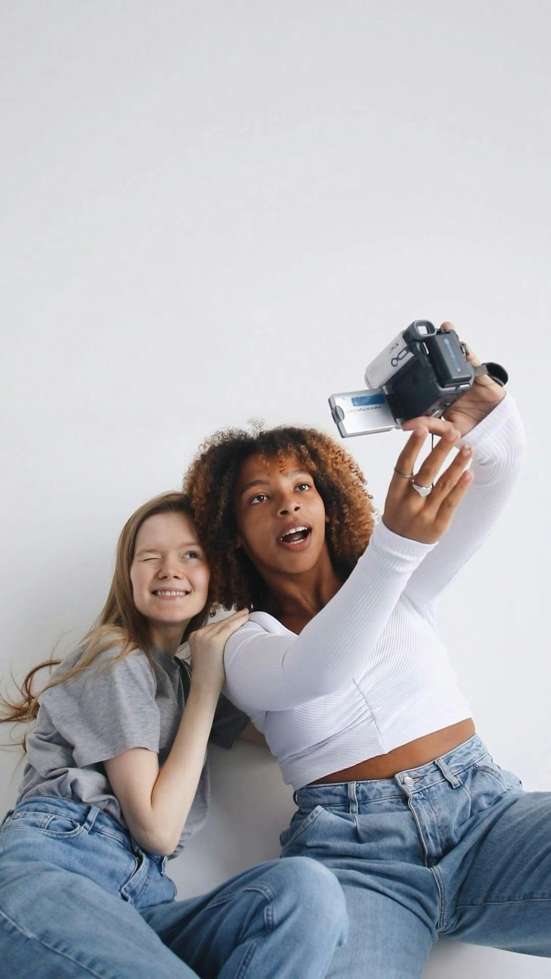 Models Selfie Videos, Download The BEST Free 4k Stock Video Footage ...