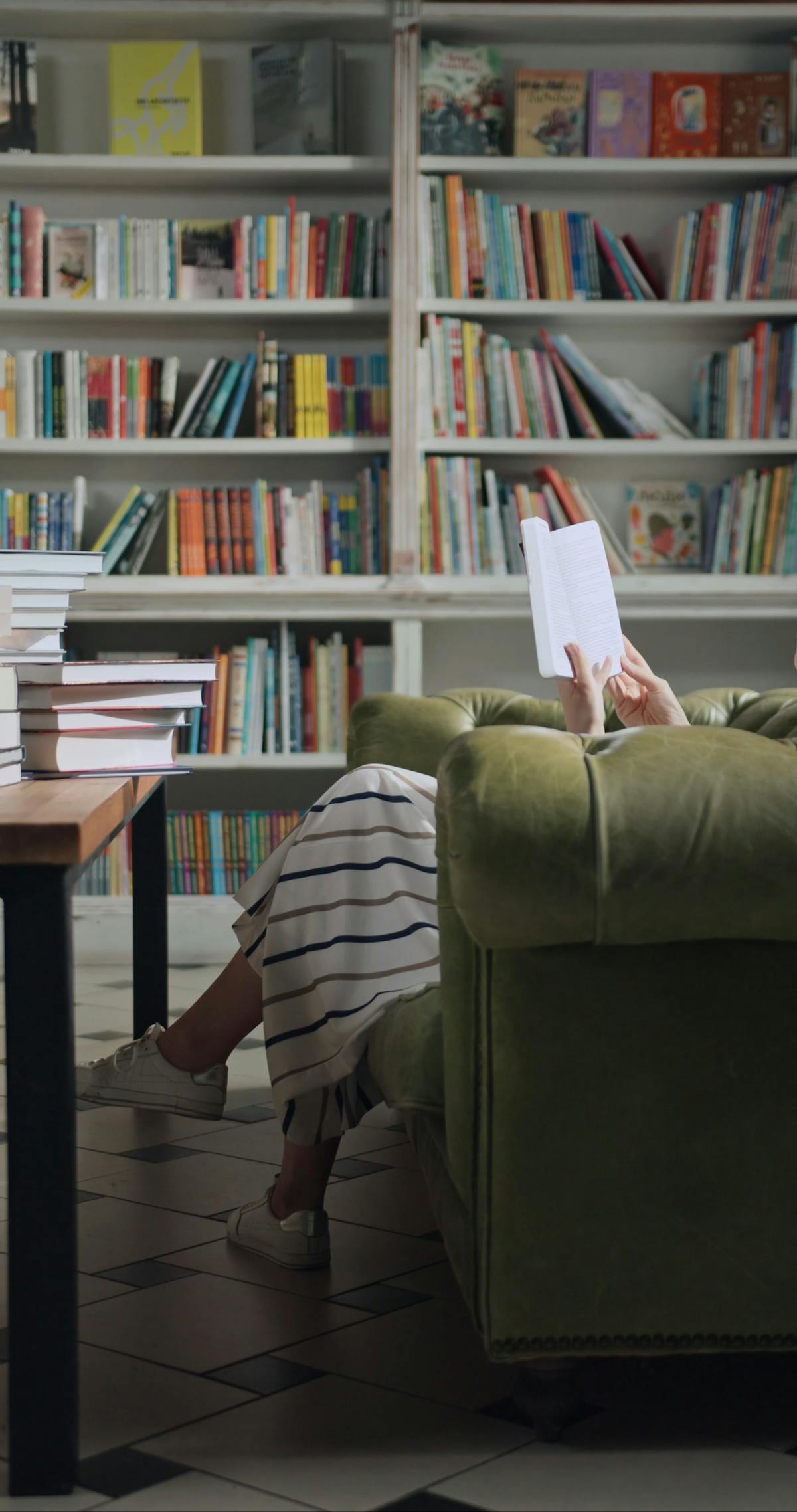 Unsplash Book Videos, Download The BEST Free 4k Stock Video Footage ...