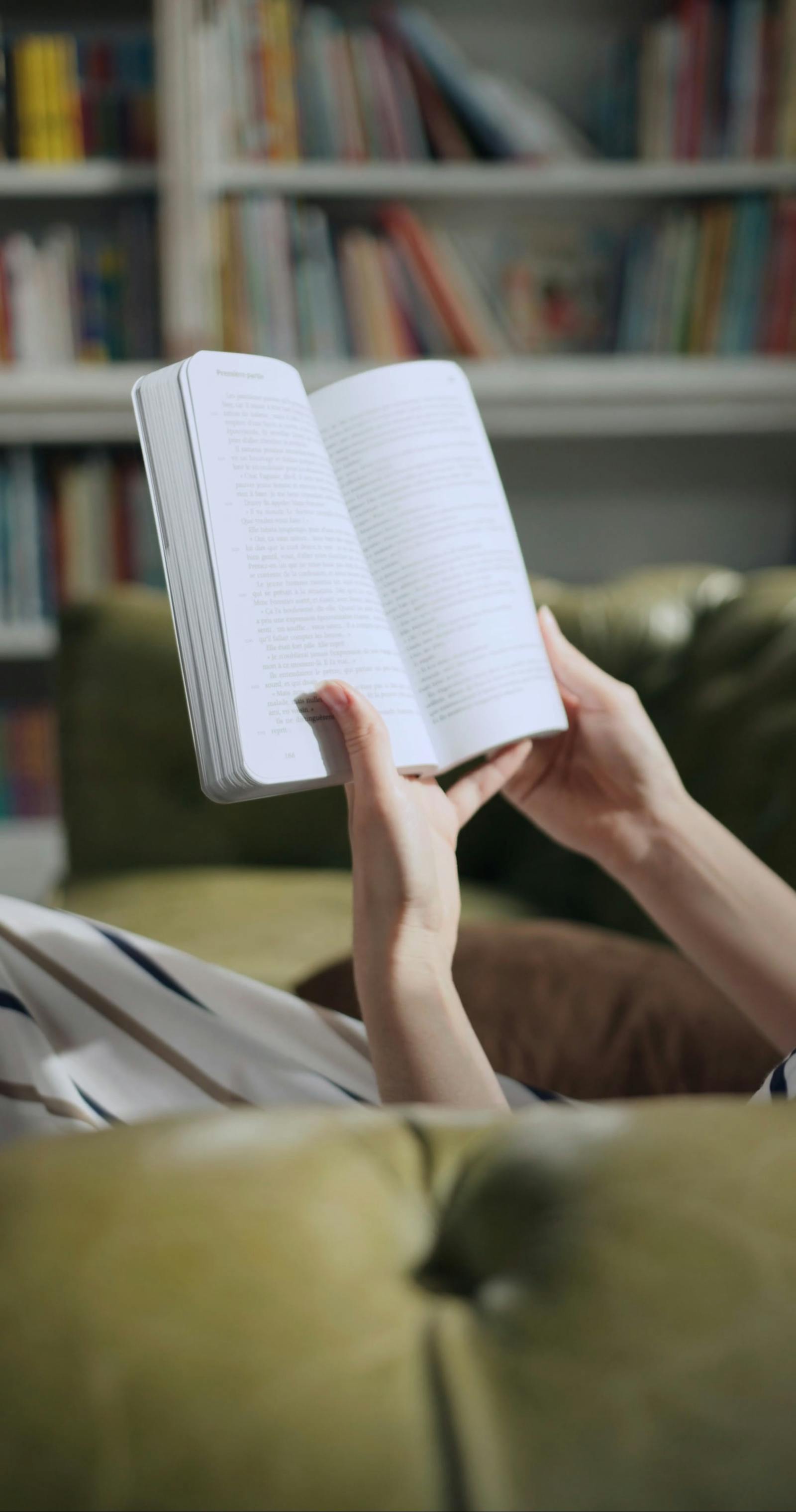 Book Reading Videos, Download The BEST Free 4k Stock Video Footage ...