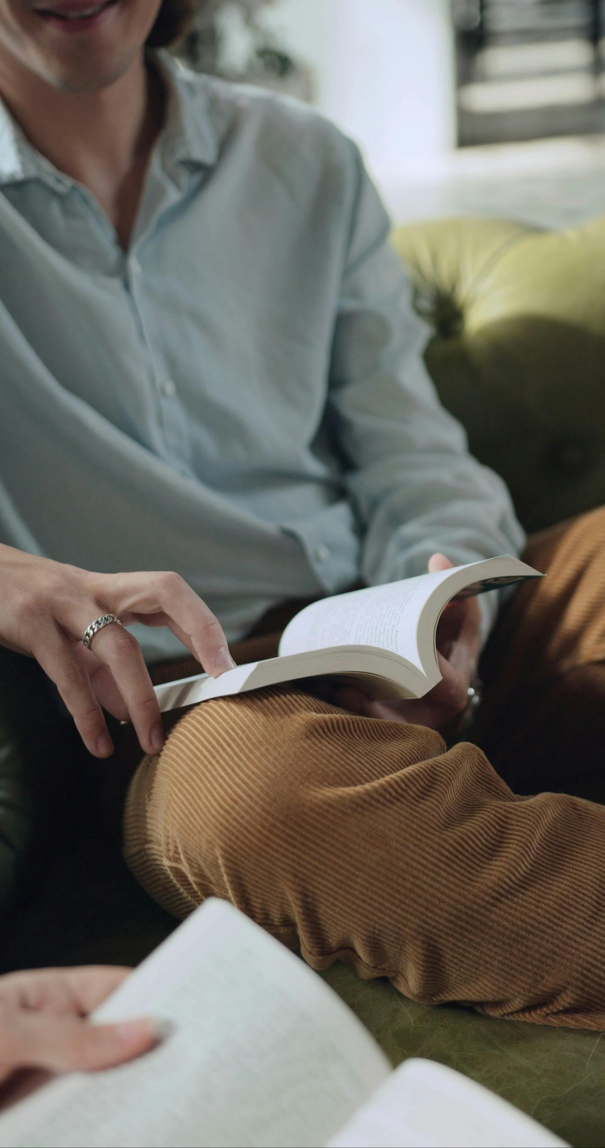 Sharing Library Videos, Download The BEST Free 4k Stock Video Footage ...